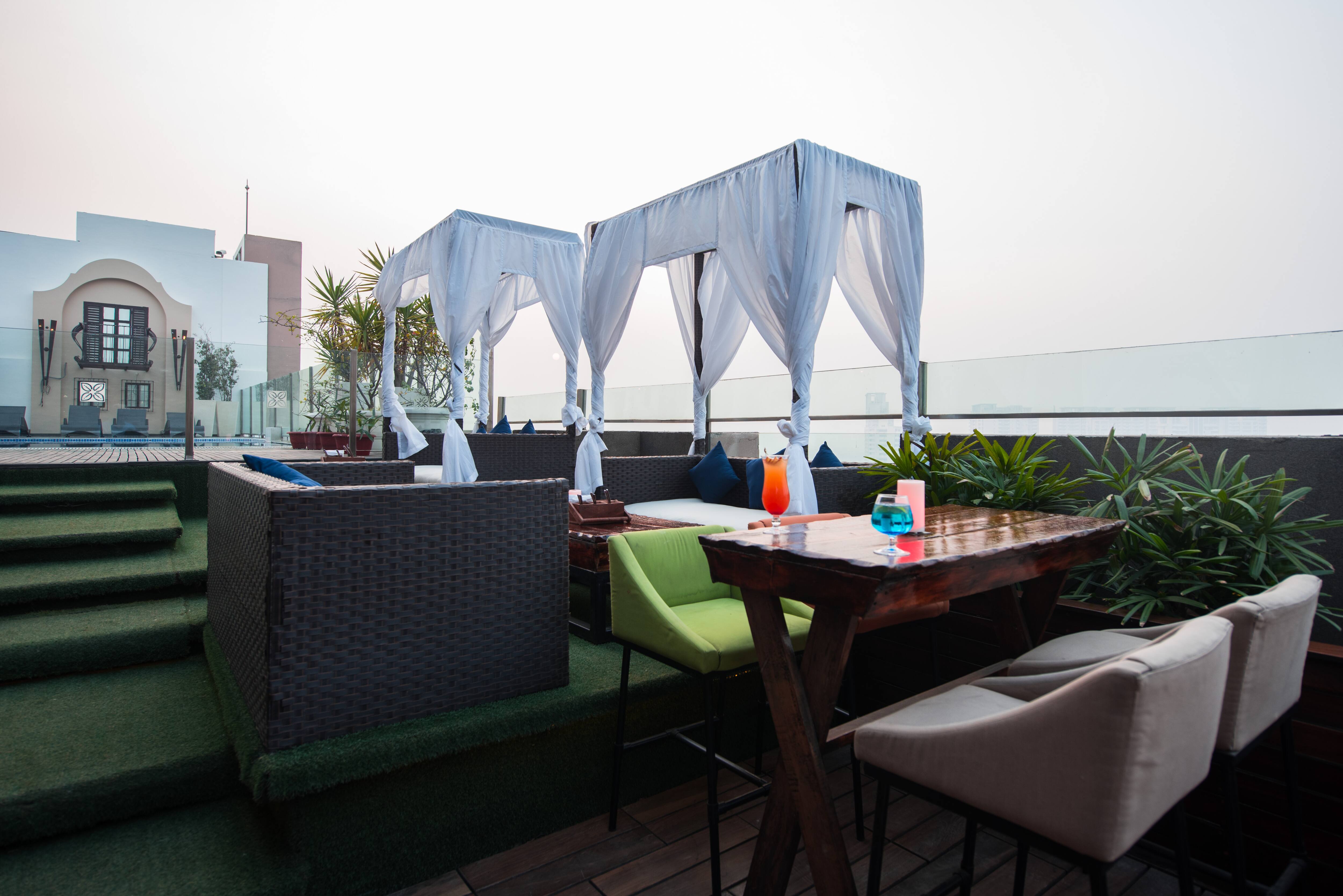 Vibe: The Sky Bar - DoubleTree by Hilton, Sector 50, Gurgaon | Zomato