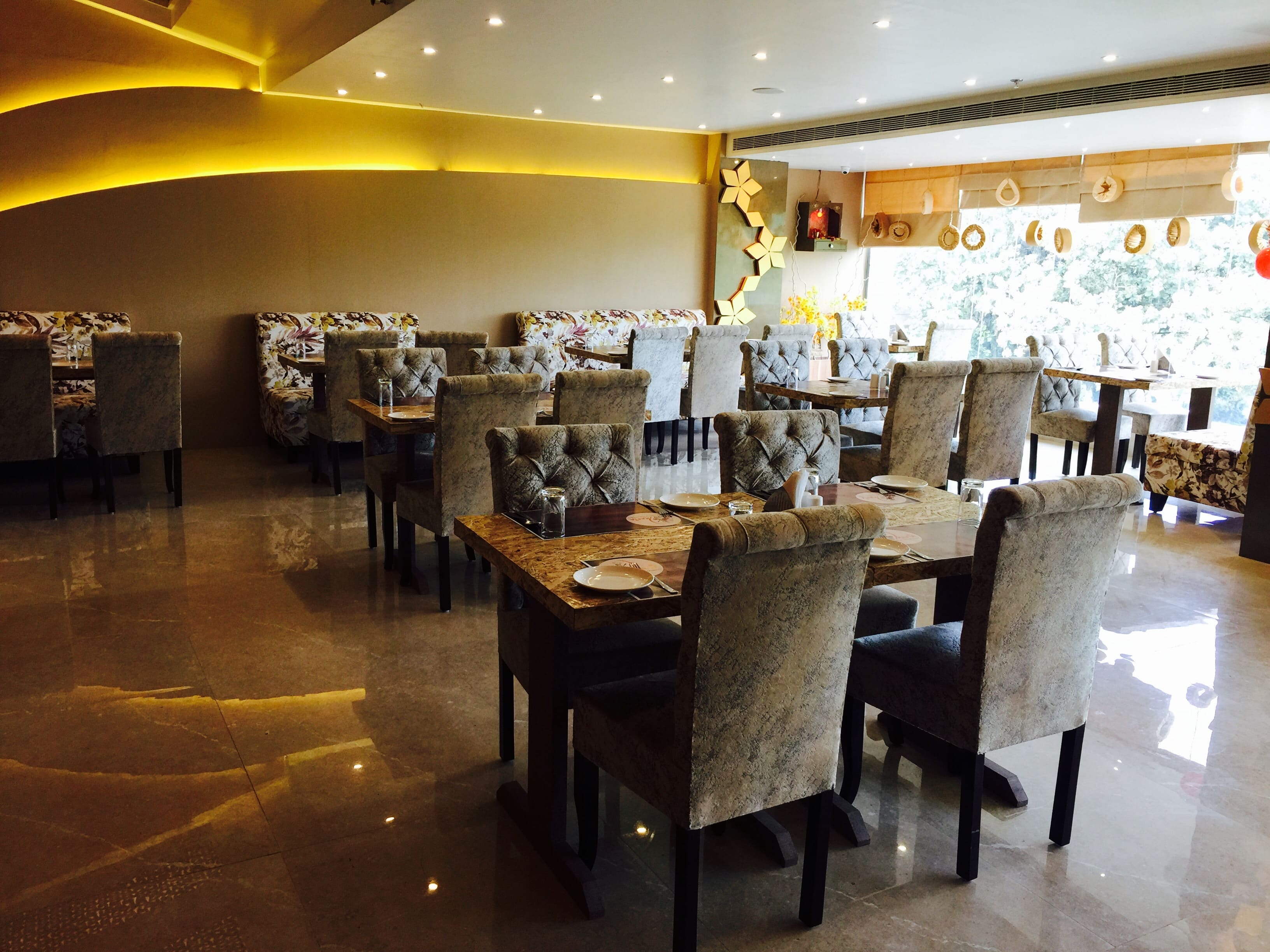 Book table and online reservation at Food Mafia, Beltola, Guwahati