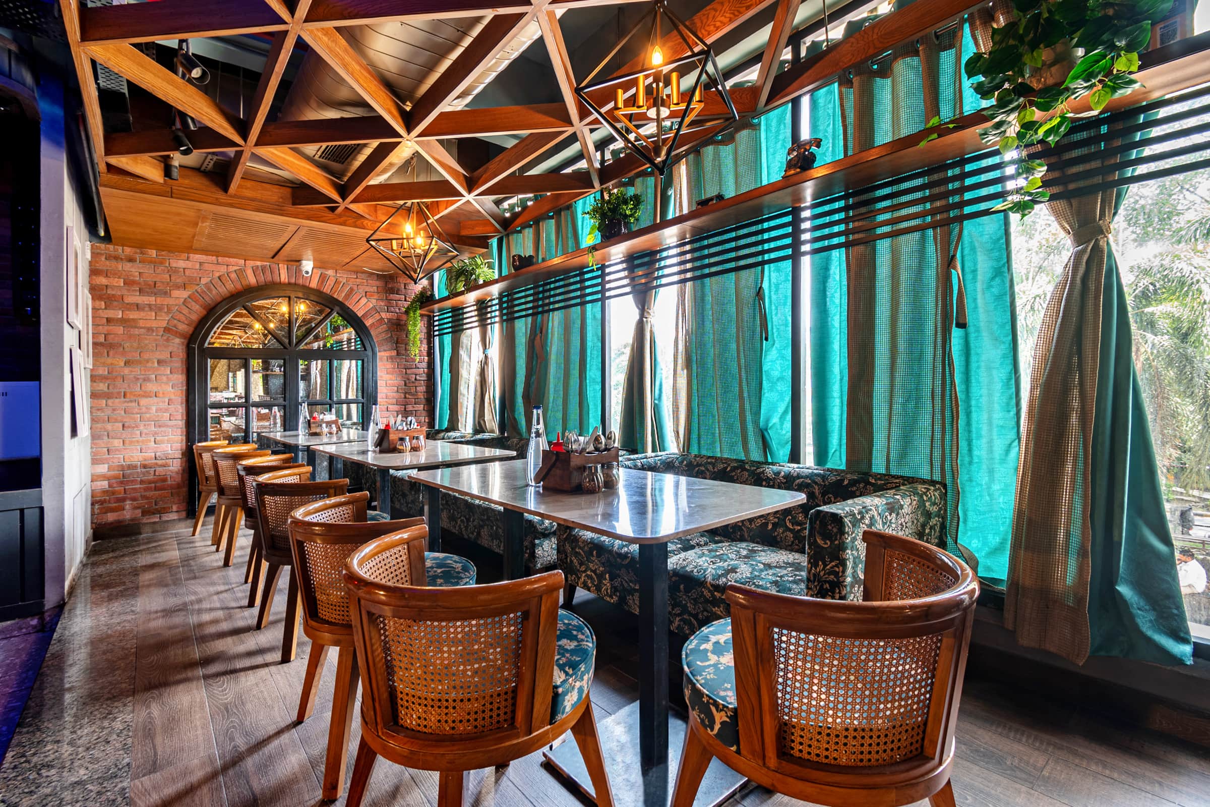 Book table and online reservation at Mashup Cafe & Bar, Gomti Nagar ...