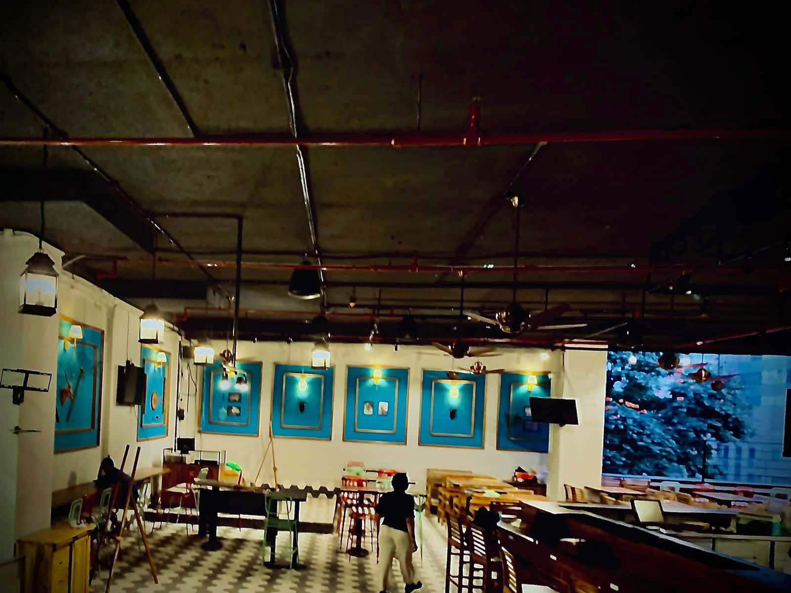 Photos of Tiddly Tavern Bar & Grill, Pictures of Tiddly Tavern Bar ...