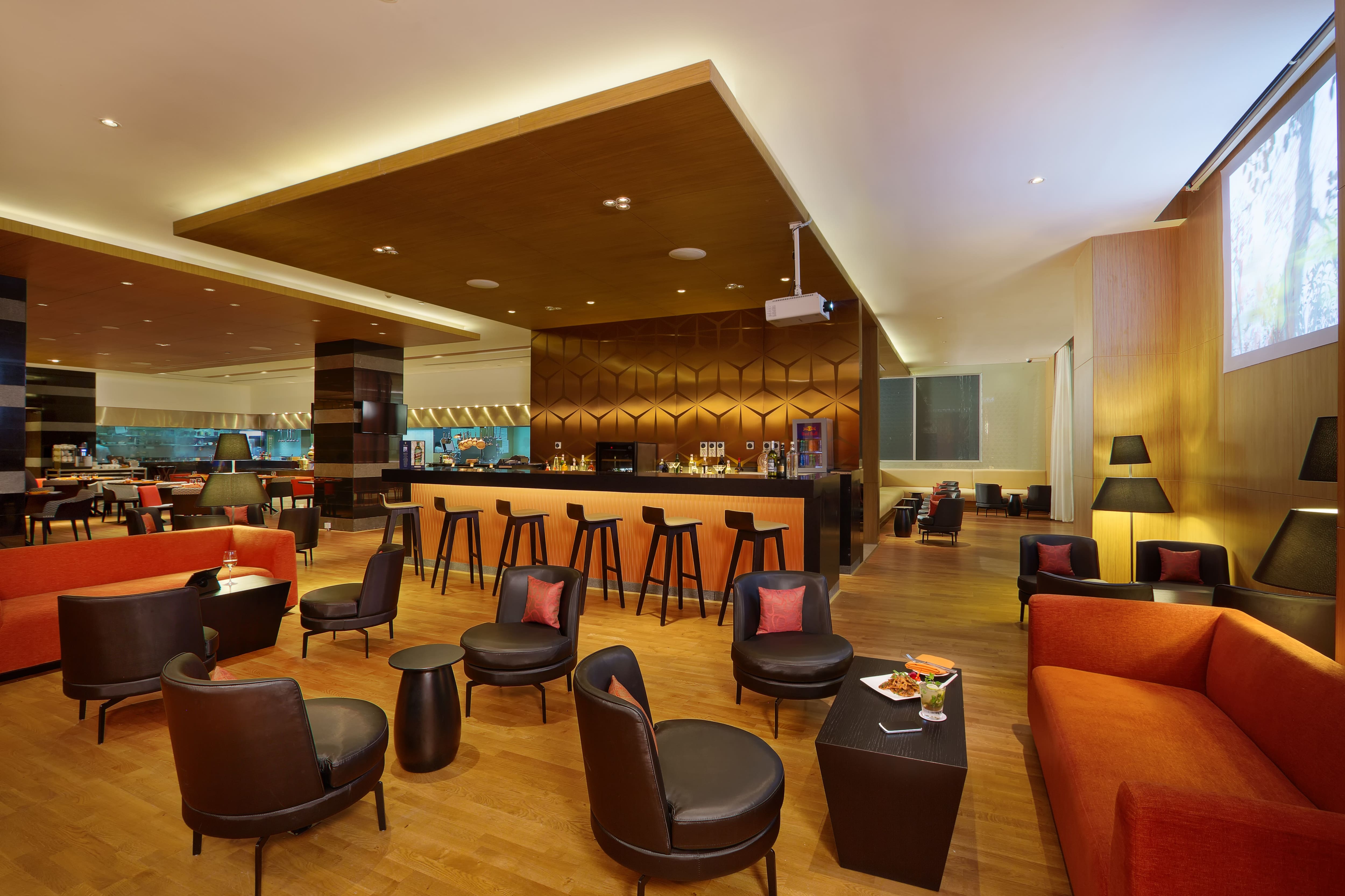 Le Bar - Novotel, Egatoor, Chennai - Restaurant
