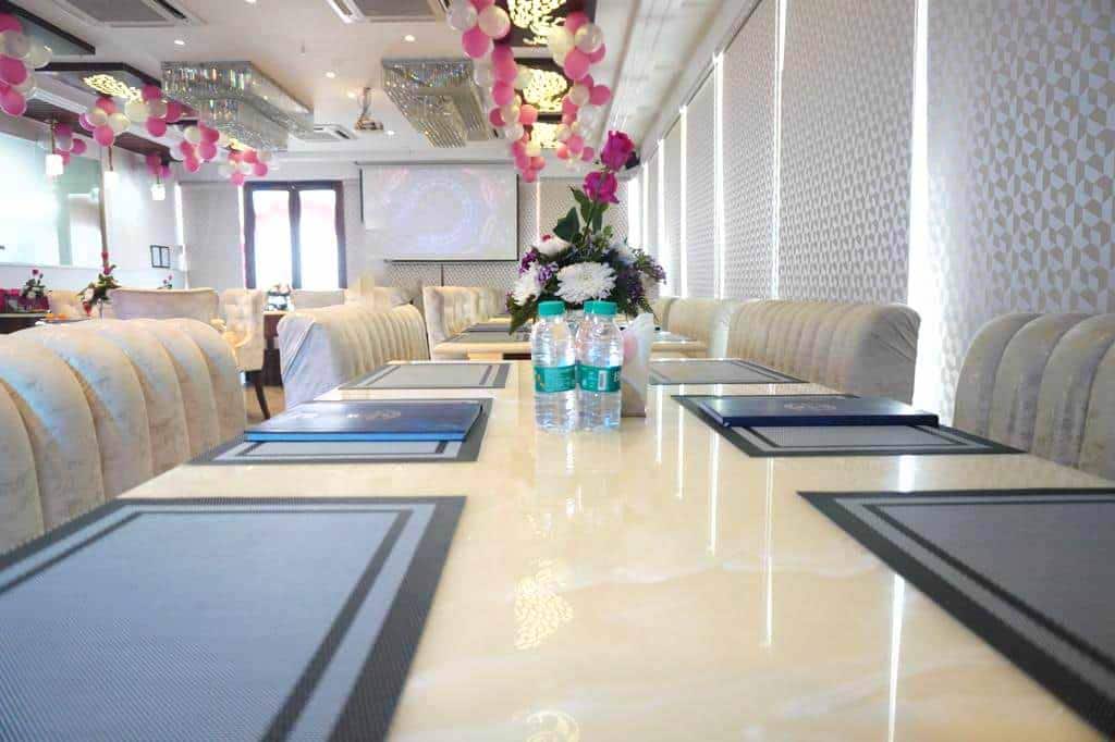 Roselyn Restrobar, VIP Road, Zirakpur | Zomato