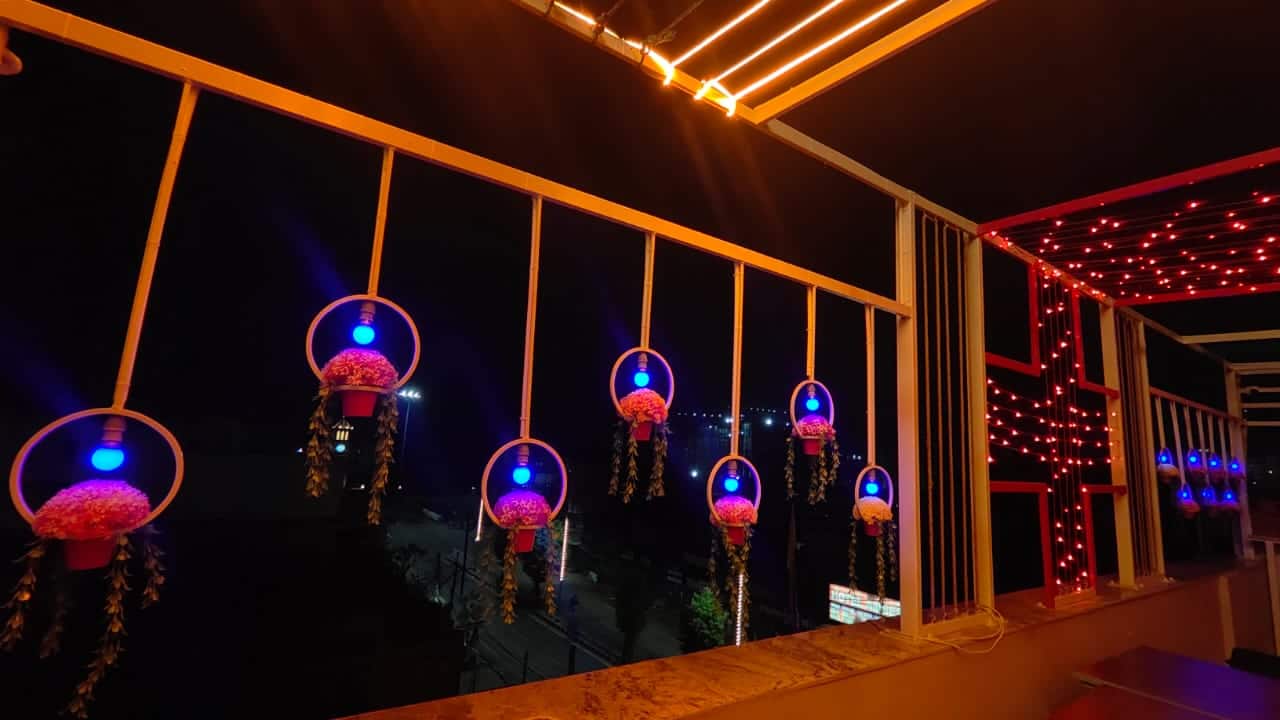 THE DOC BITES CAFE RESTRO AND SKYLOUNGE, Mal Godown Market, Cuttack ...