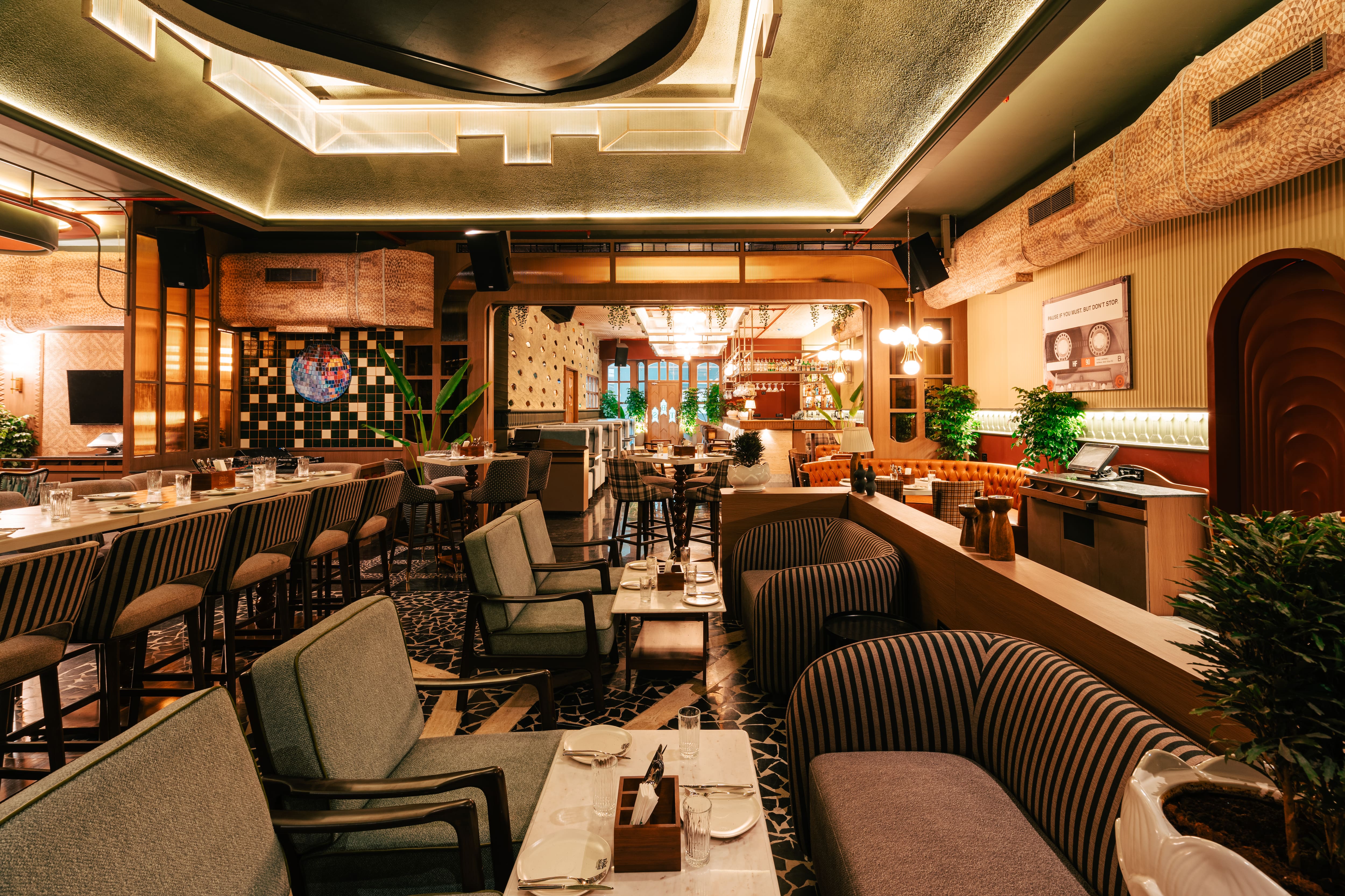 The Bigg Small Cafe + Bar, Dadar West, Mumbai | Zomato