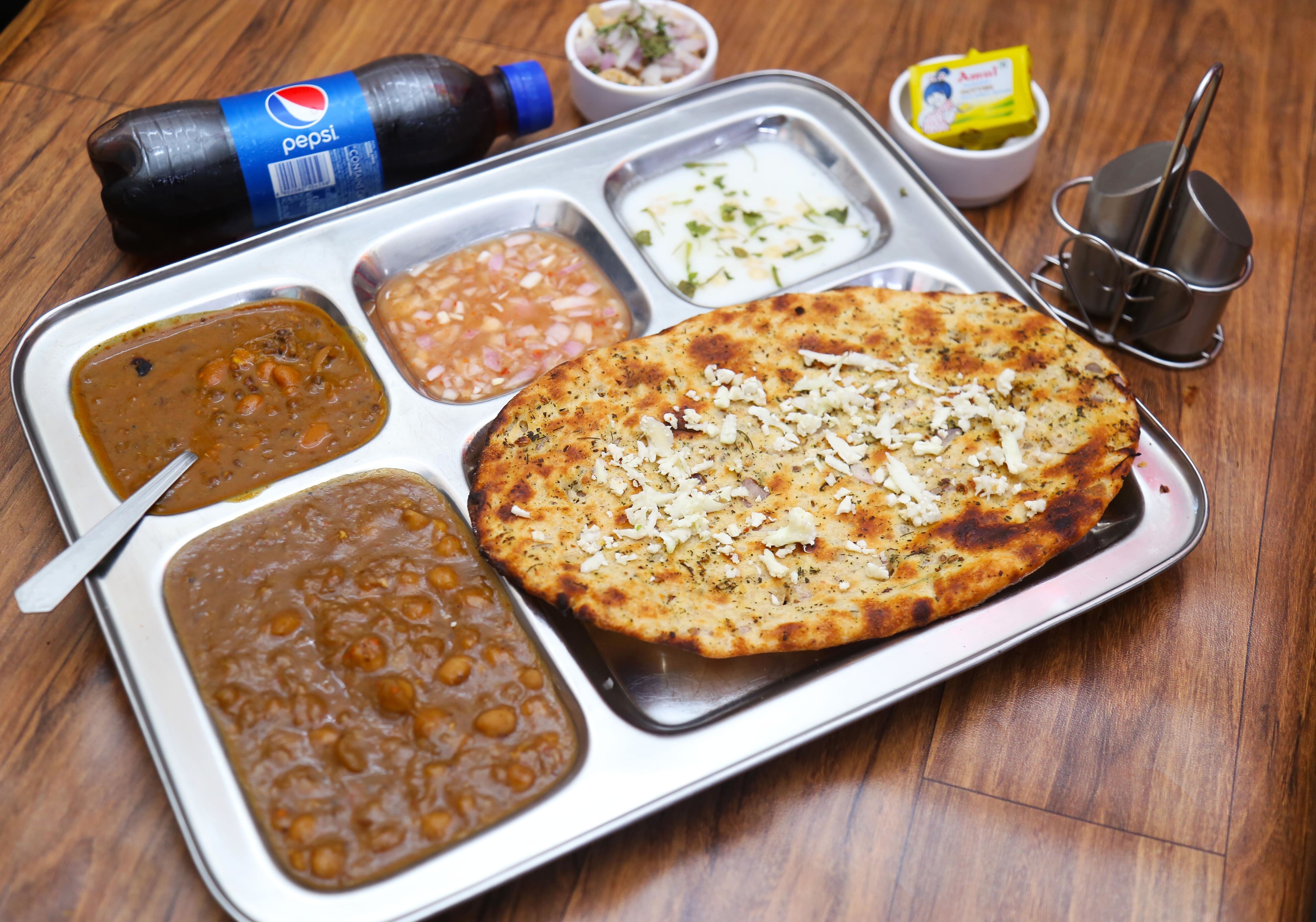 Breakfast Hut Amritsari Tandoori Kulche Chole, Krishna Nagar order ...