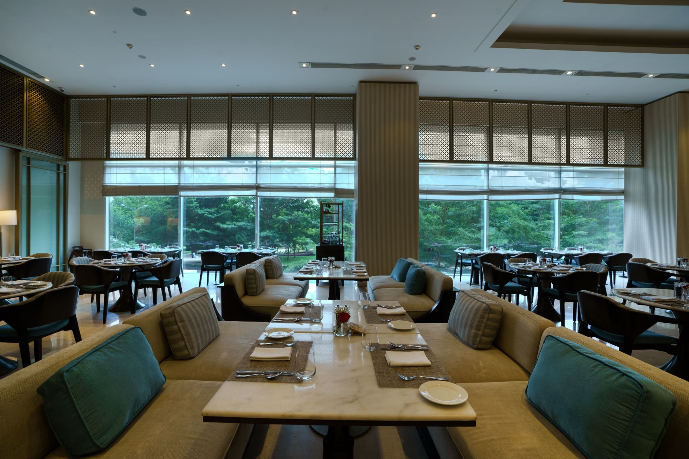 Book table and online reservation at Quattro - The Leela Bhartiya City ...
