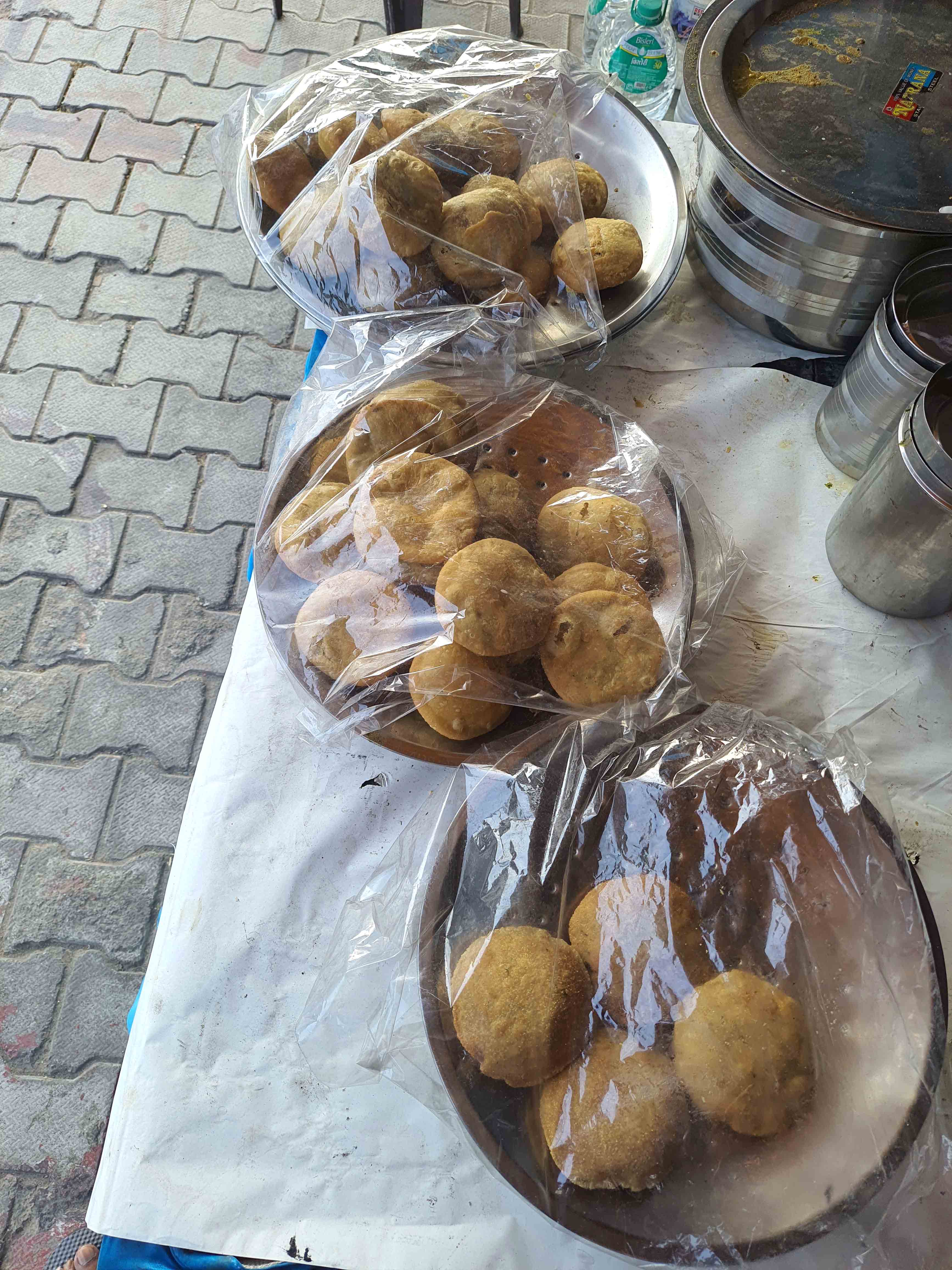 Agra Ki Shudh Desi Ghee Ki Khasta Kachori, Kaonli, Dehradun | Zomato
