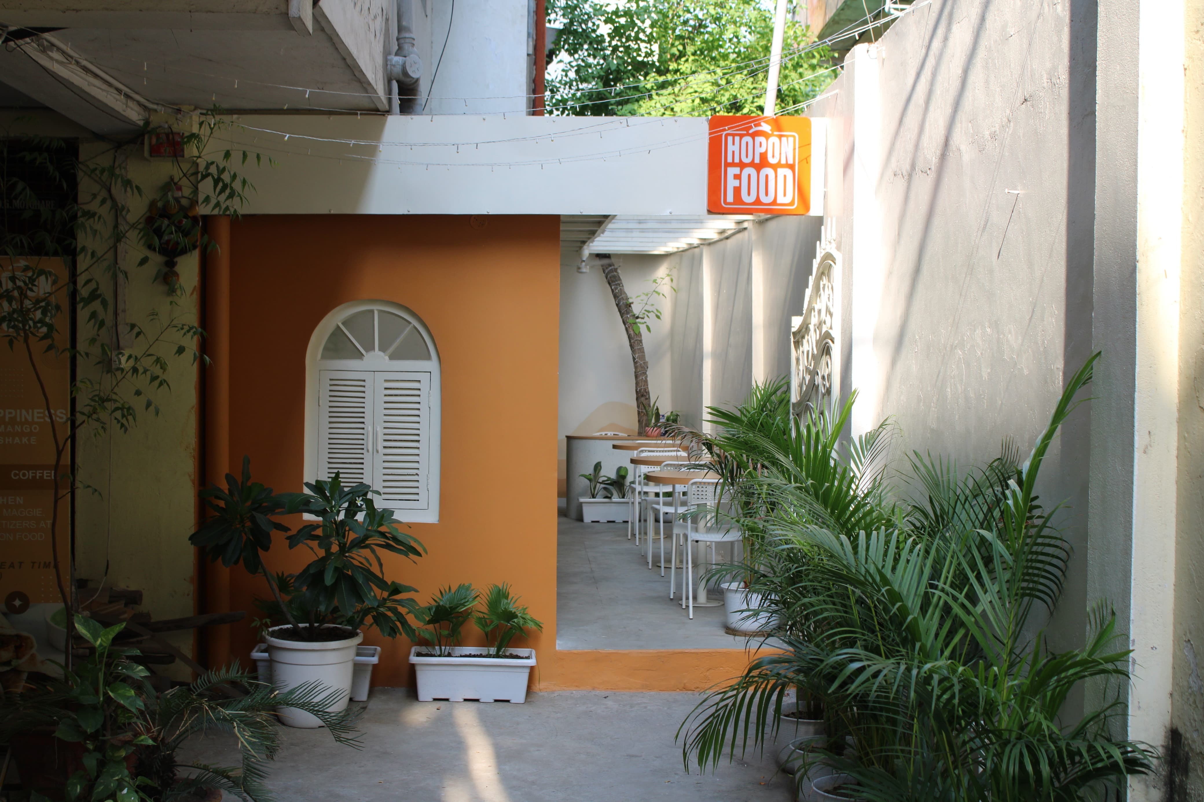 Book table and online reservation at Hop On Food, Nandanvan, Nagpur