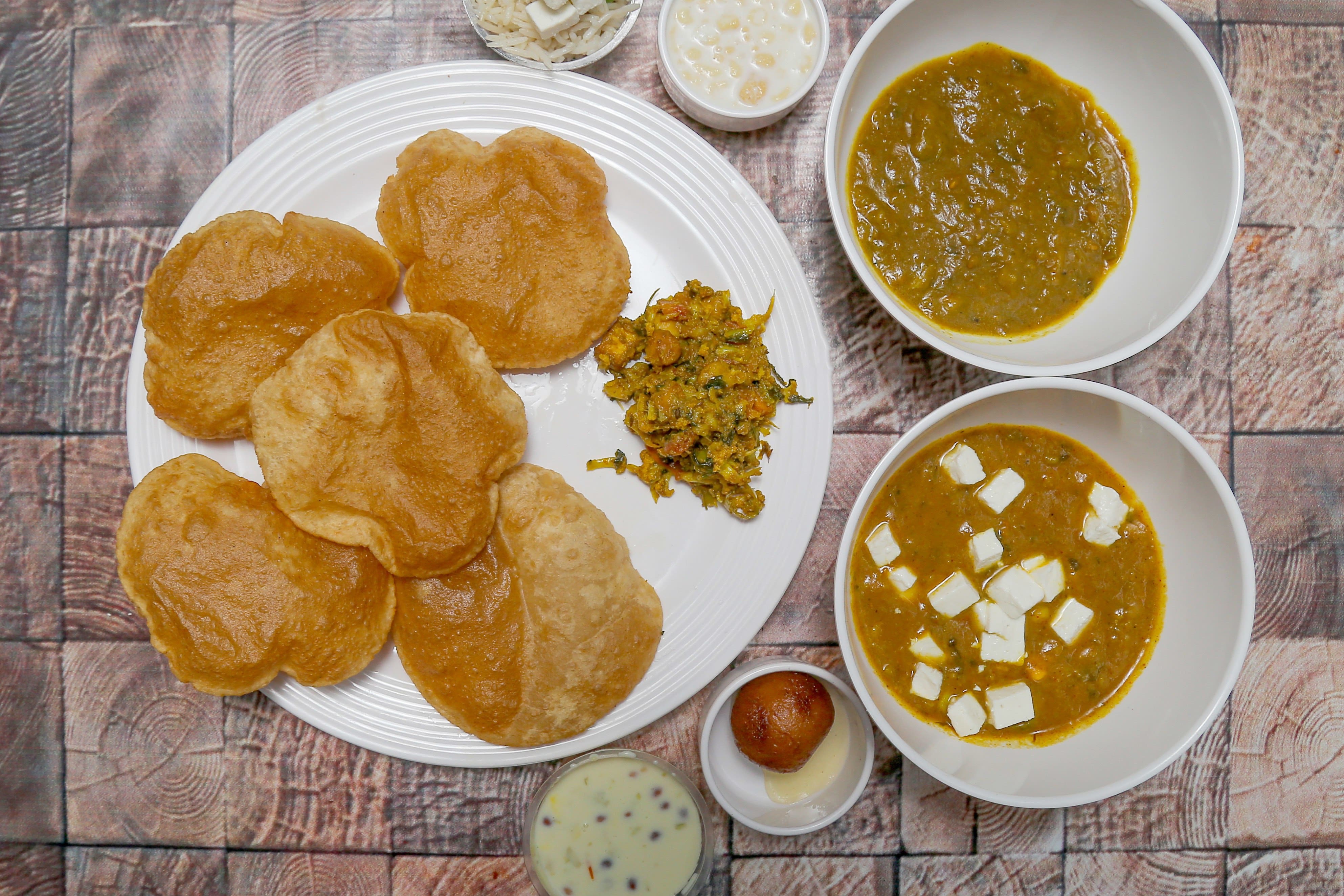 Chimmanlal Puri Wale, Mantola order online - Zomato