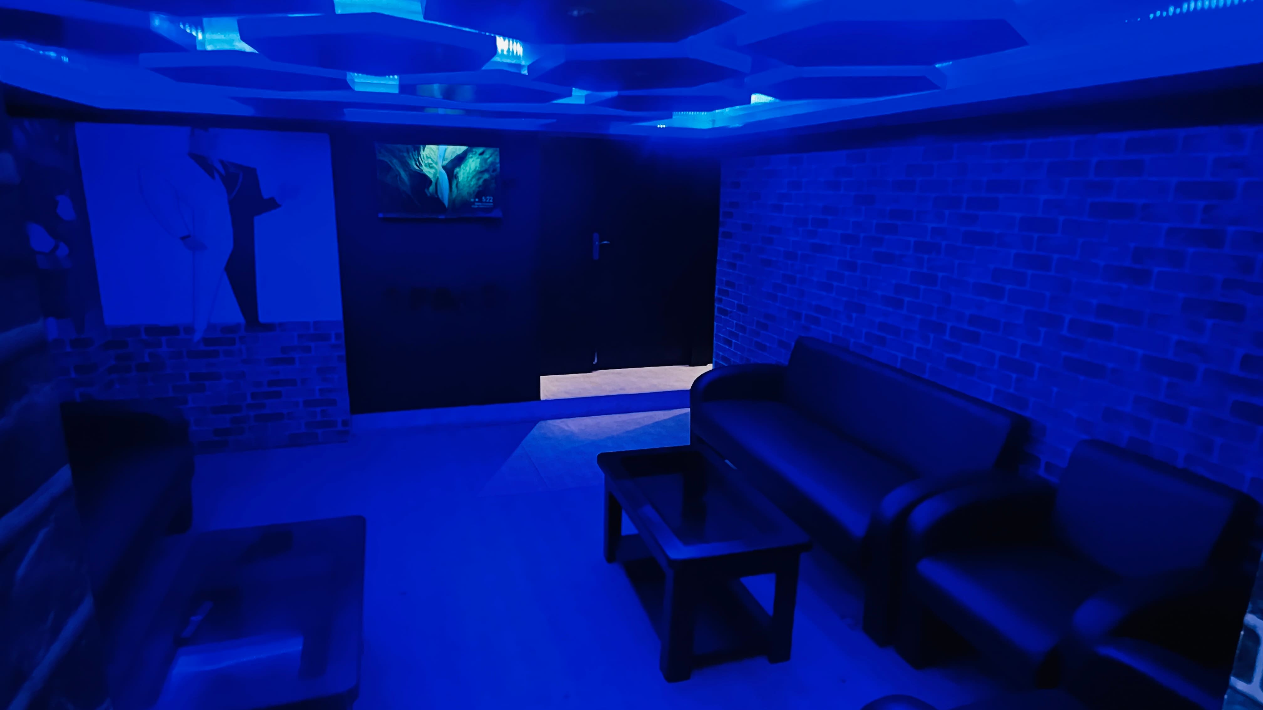 2 Face Cafe & Lounge, Park Circus Area, Kolkata | Zomato