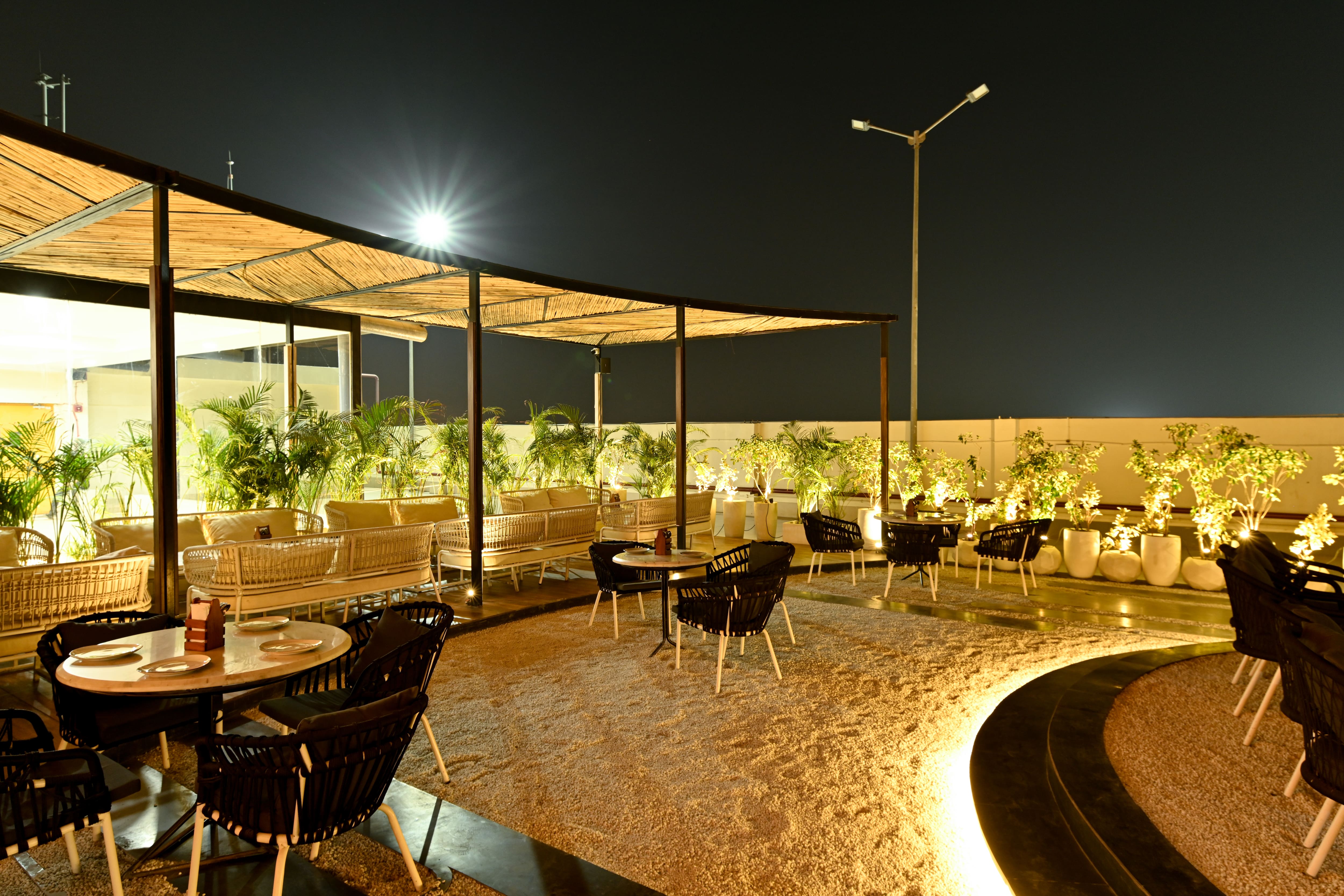 Indus Flavour (Proudly Vegetarian), Netaji Subhash Place, New Delhi ...