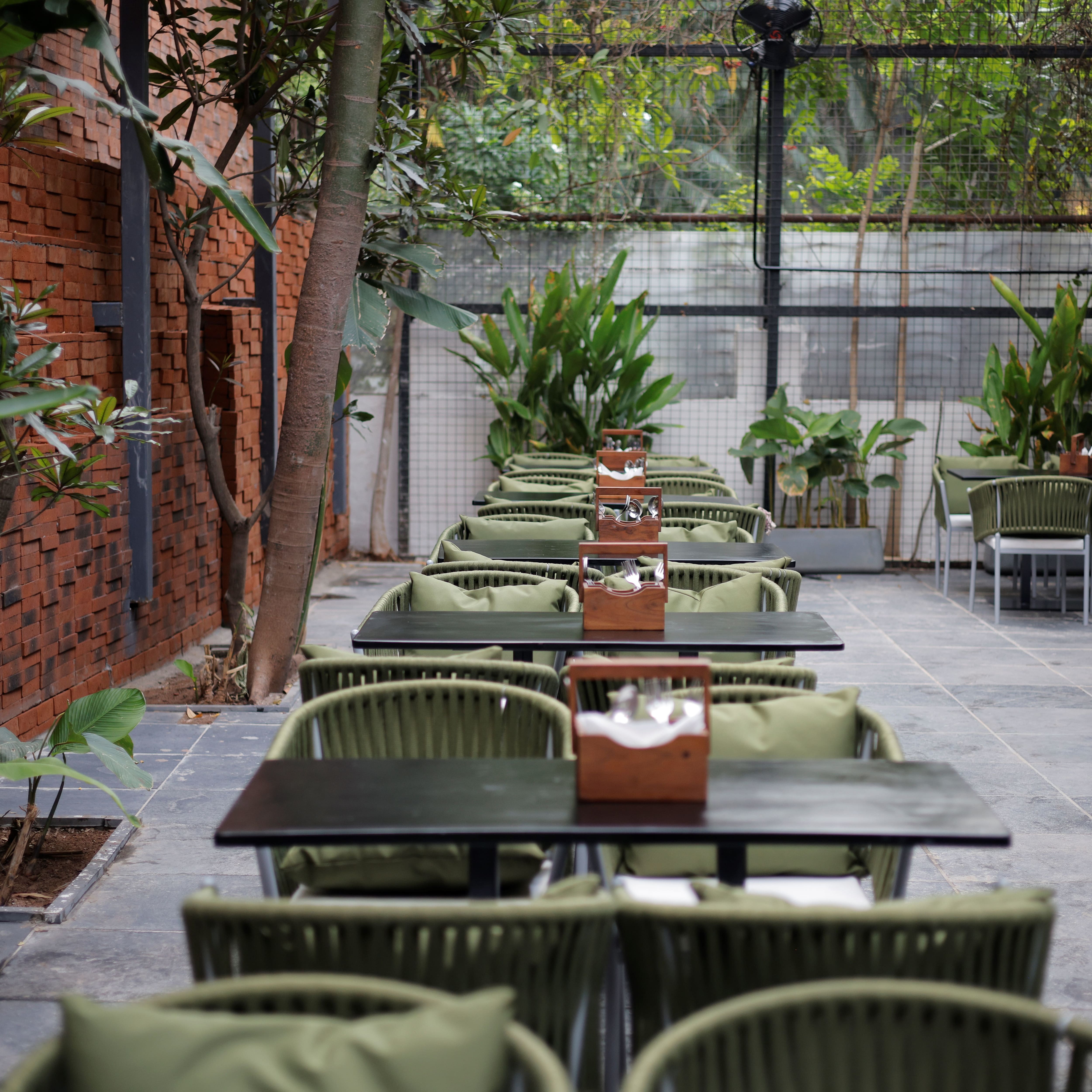 Etsi Cafe BakeHouse Chocolatier, Jubilee Hills, Hyderabad | Zomato