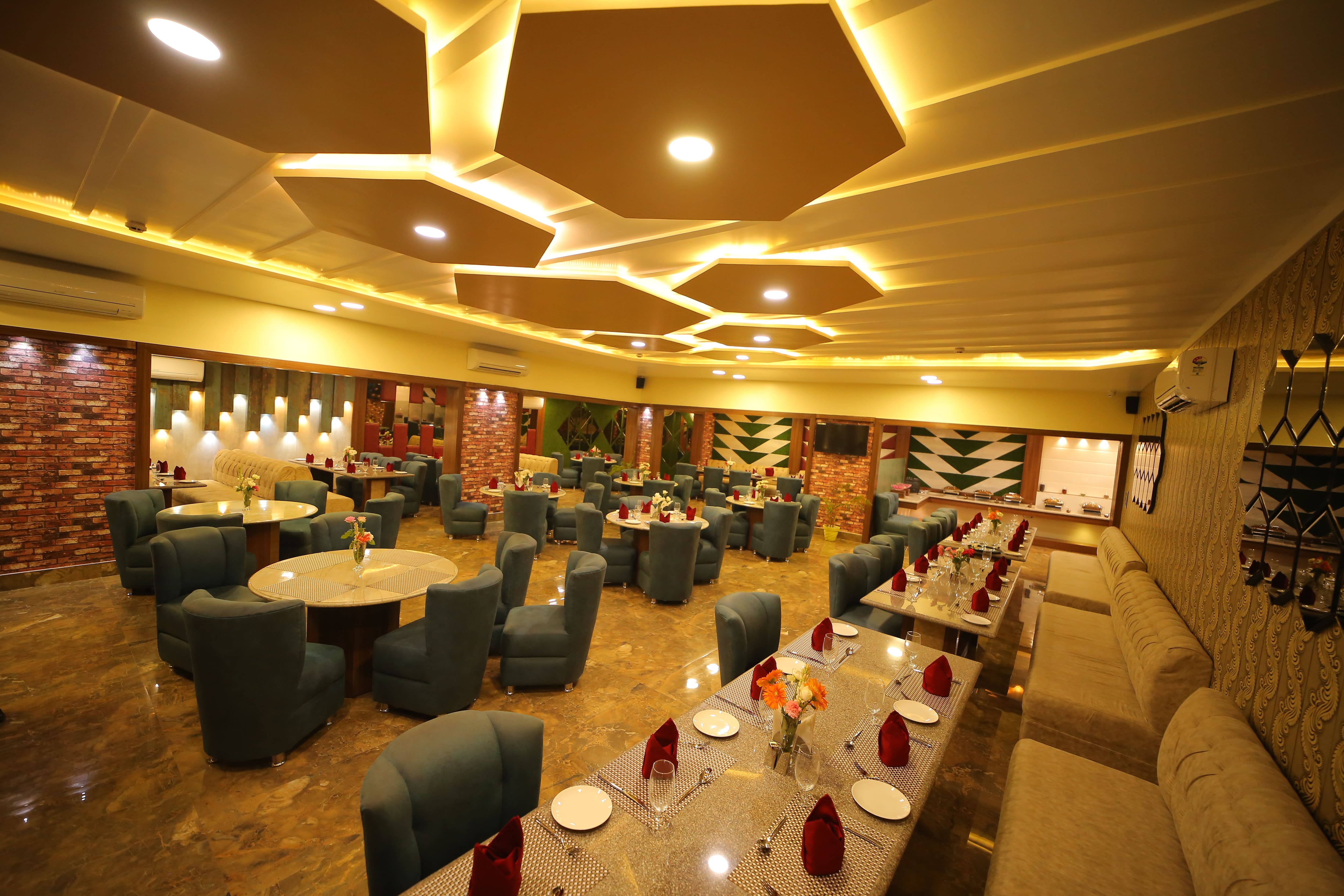 The Royal Dining Restaurant, Tajganj order online - Zomato