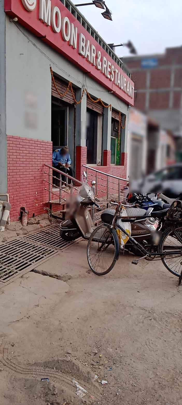 Moon Bar & Restaurant, Sikandra order online - Zomato