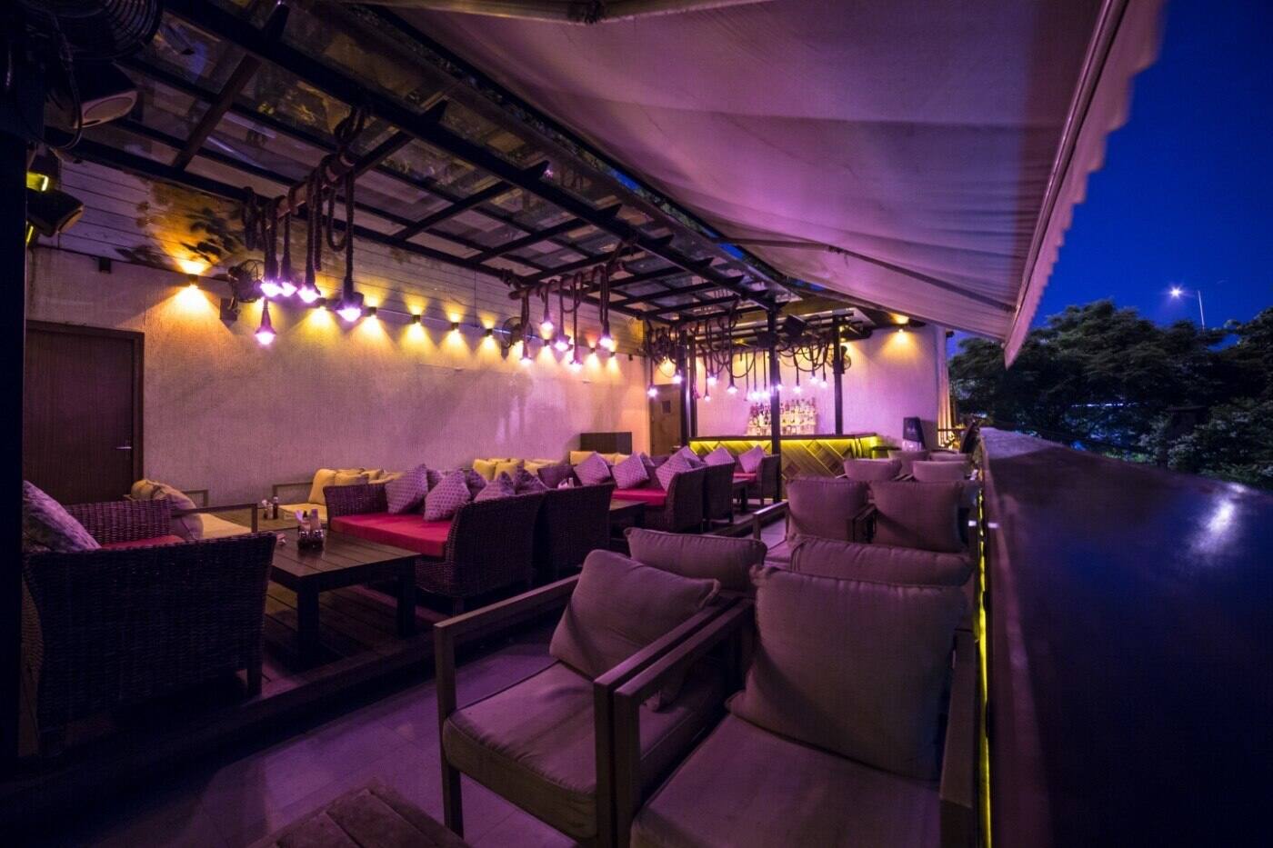 1 Oak Cafe & Bar Photos, Pictures of 1 Oak Cafe & Bar, Defence Colony ...