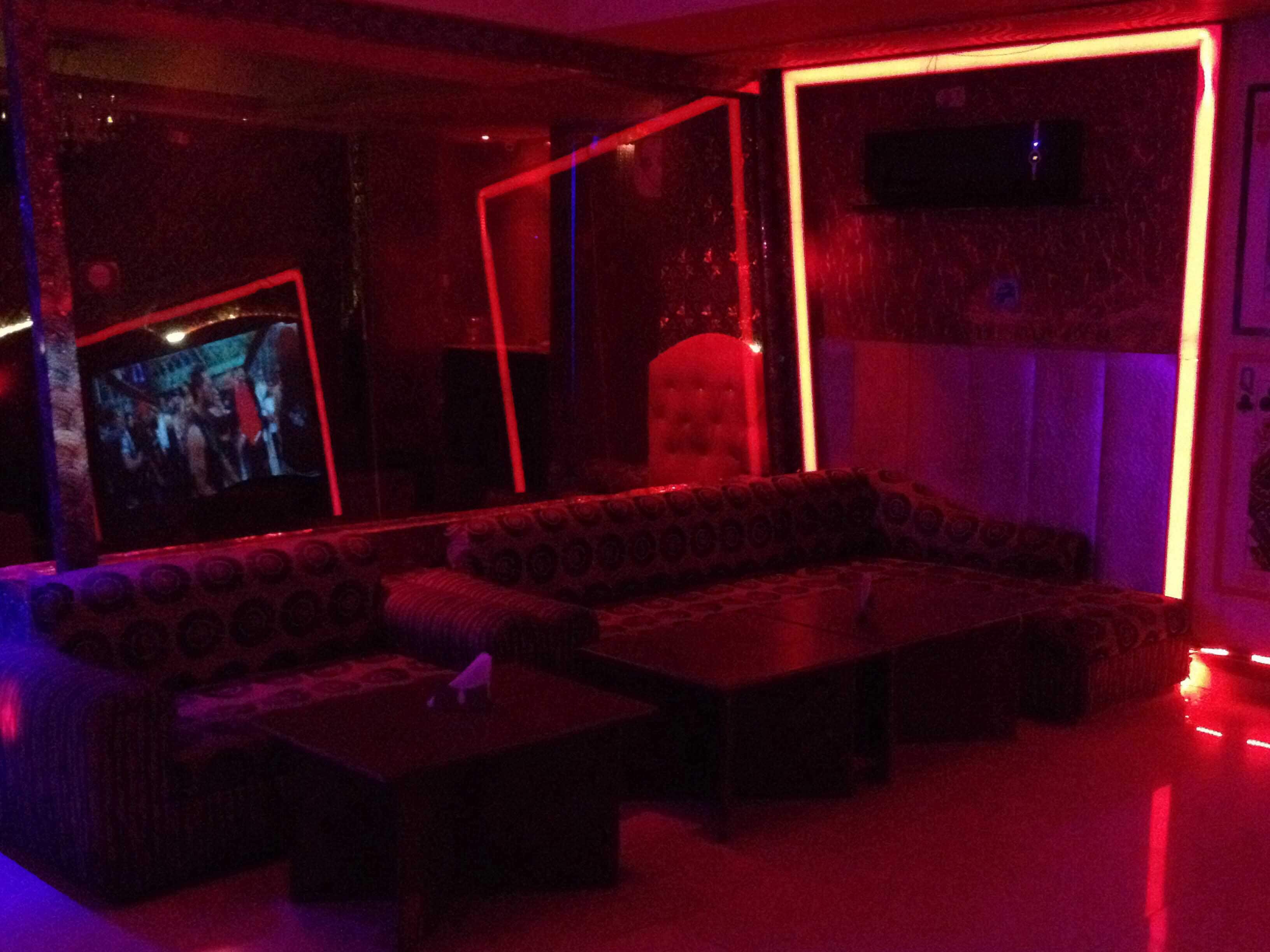 Club Rush, Tajganj, Agra | Zomato