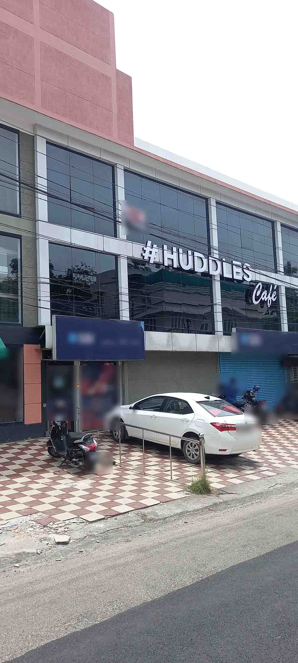 Huddles Cafe, Nandavanam, Trivandrum