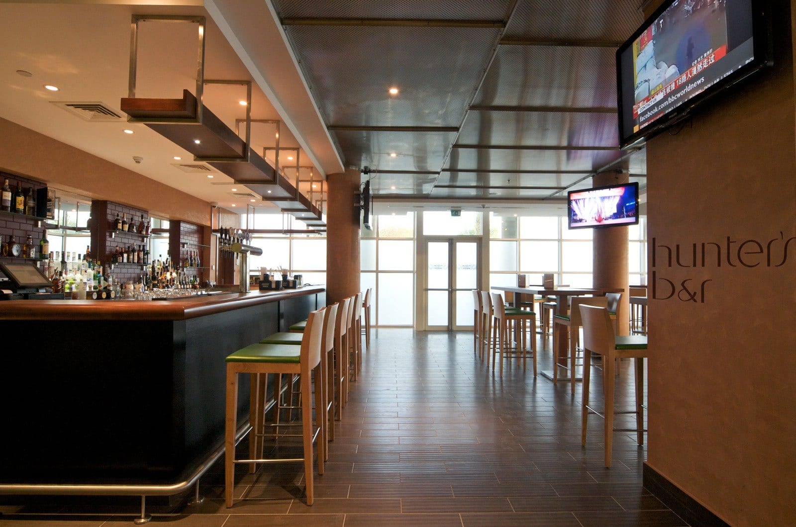 The Hunter's Bar - Metropolitan Al Mafraq Hotel, Al Mafraq, Abu Dhabi | Zomato