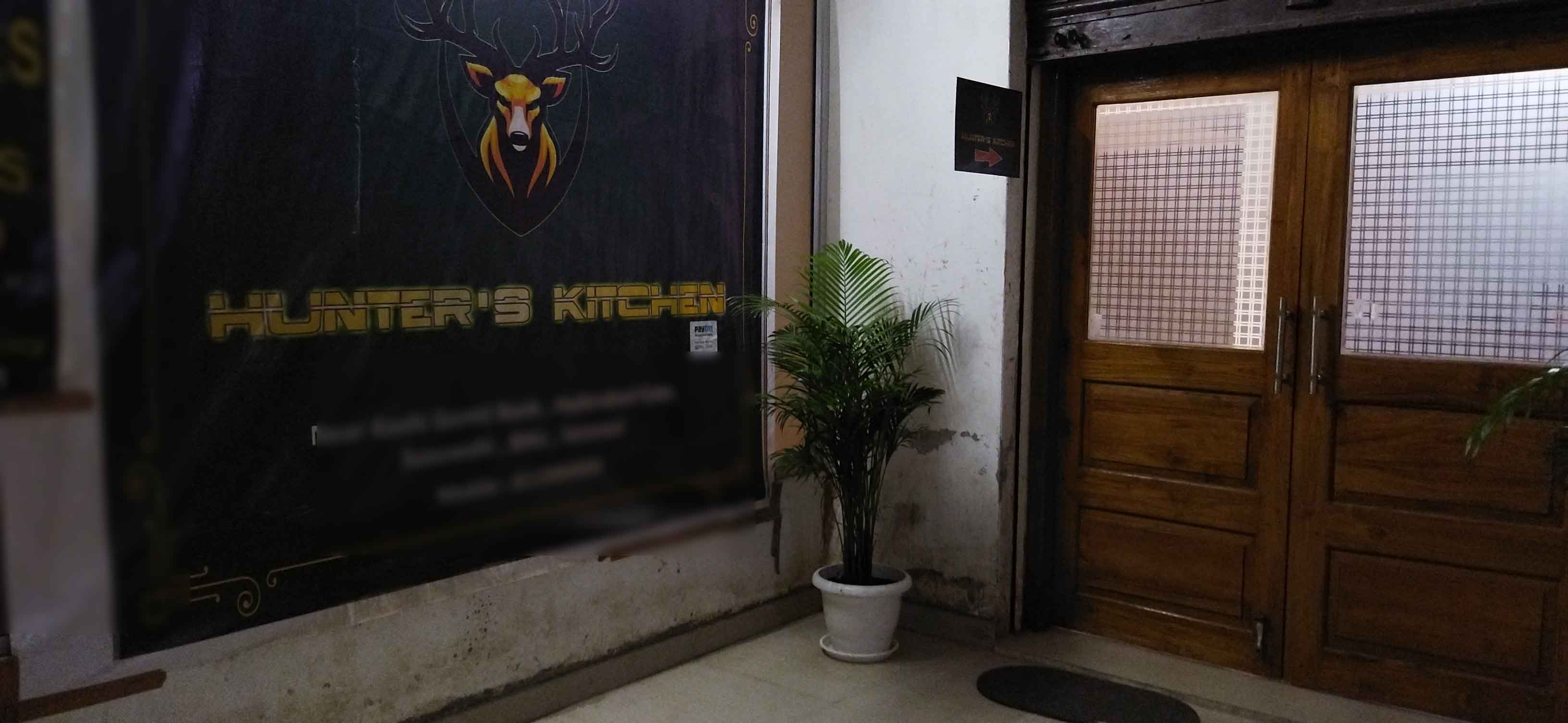 Hunters Kitchen, Lanka, Varanasi | Zomato