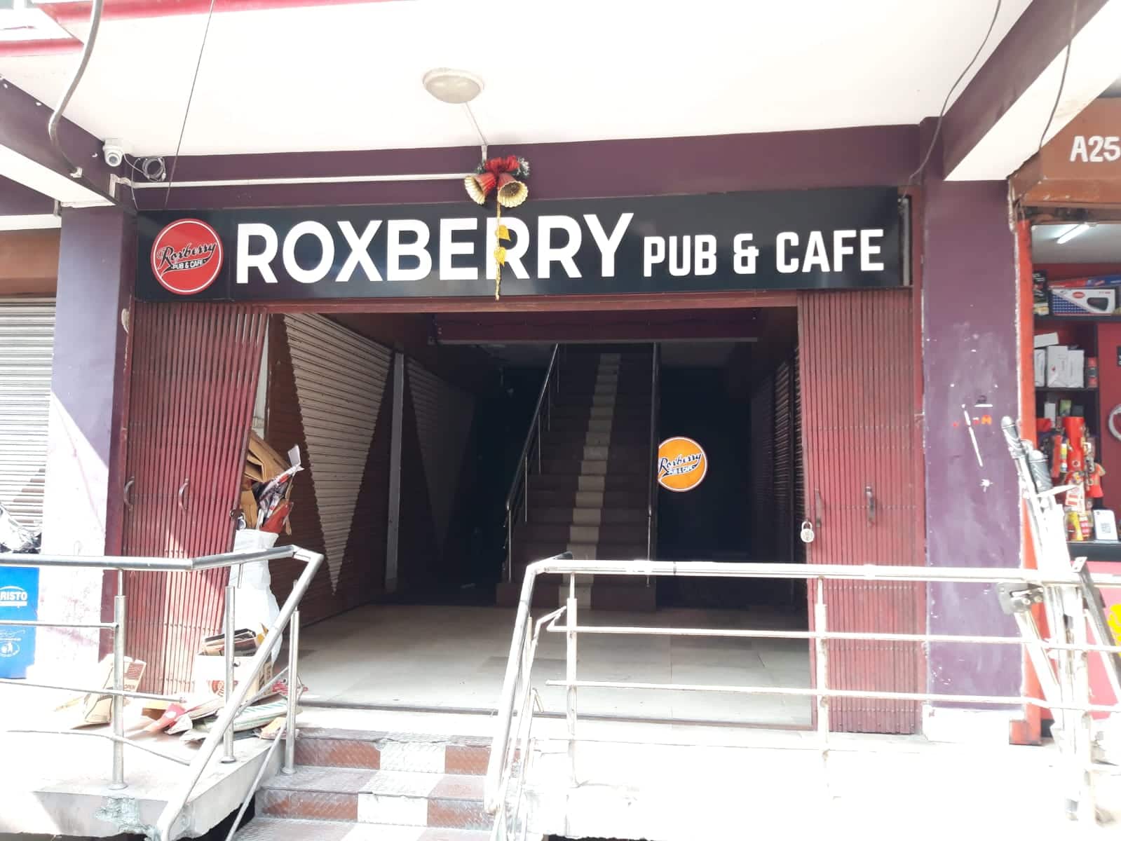 Roxberry Cafe, Kalimpong Locality order online - Zomato
