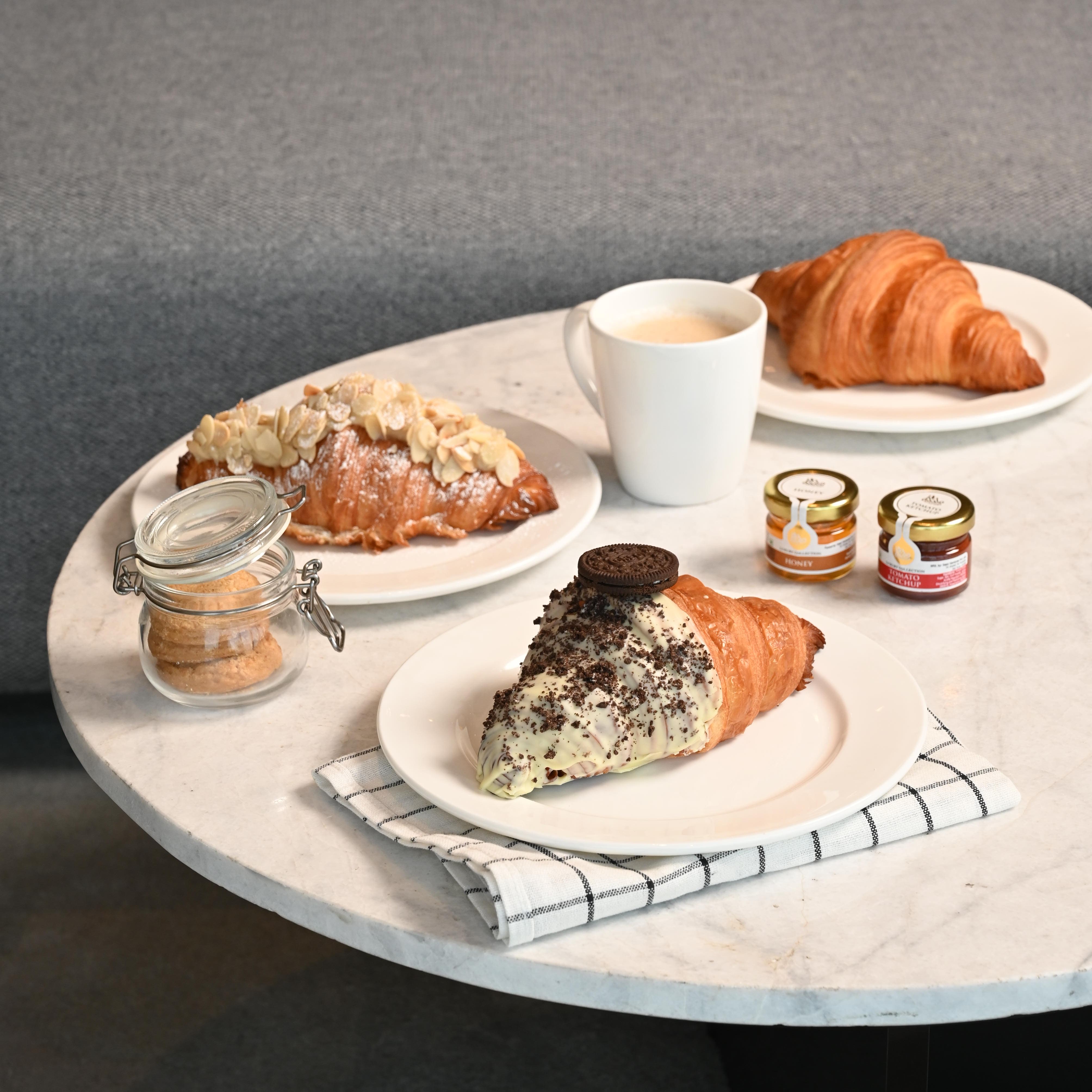 The Lounge - Marriott Executive Apartments, Navi Mumbai, Turbhe order ...