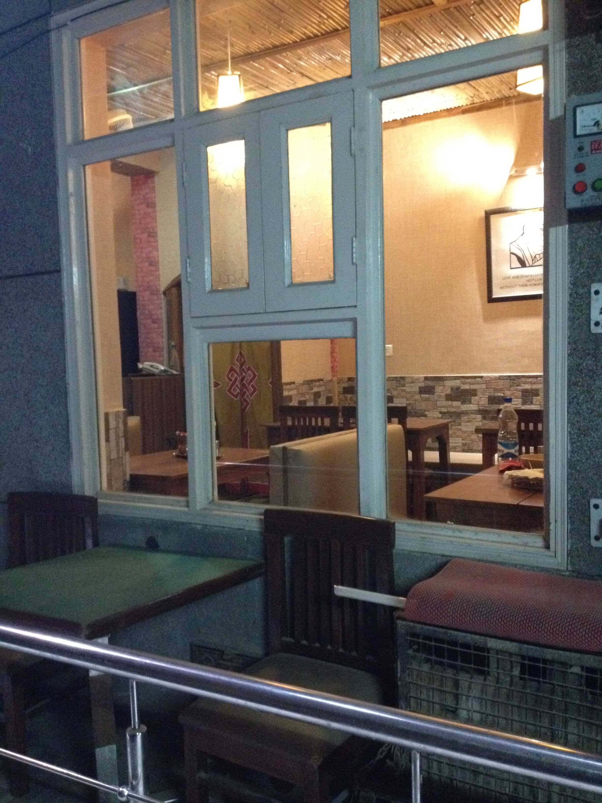The Big Apple, Majnu ka Tila, New Delhi | Zomato