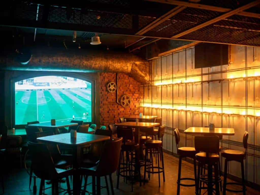 Photos of Funny Cat Sports Lounge, Pictures of Funny Cat Sports Lounge ...