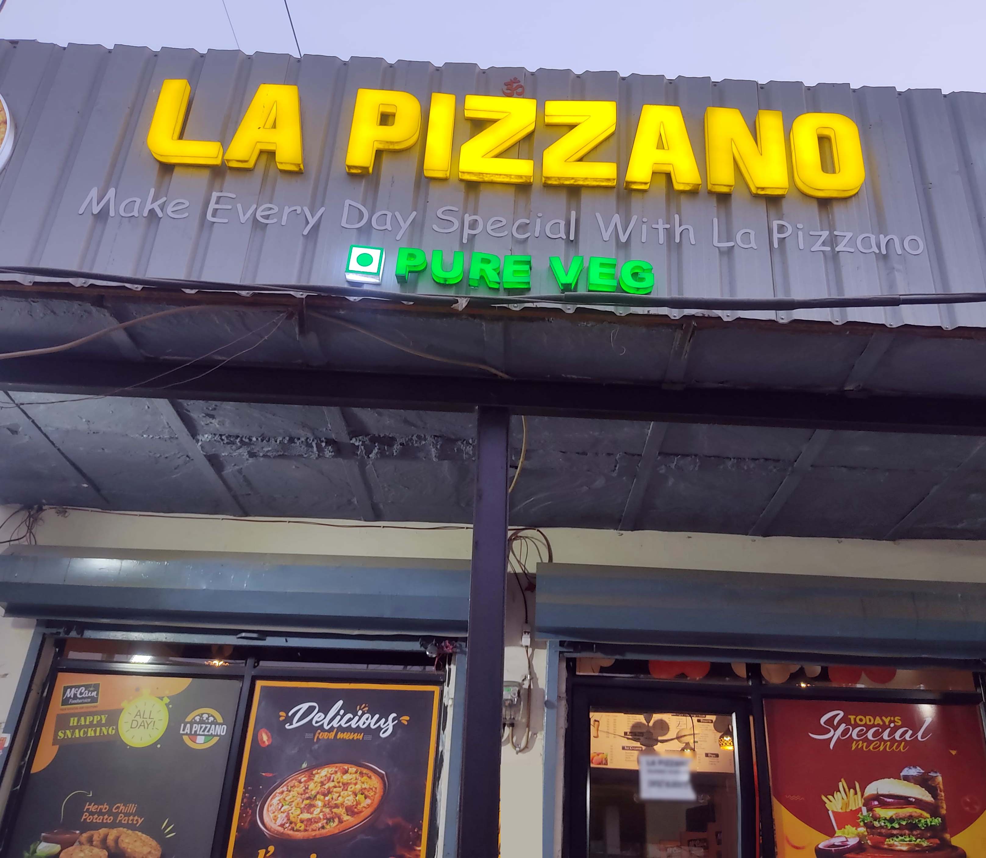 La Pizzano, Badarpur Border order online - Zomato