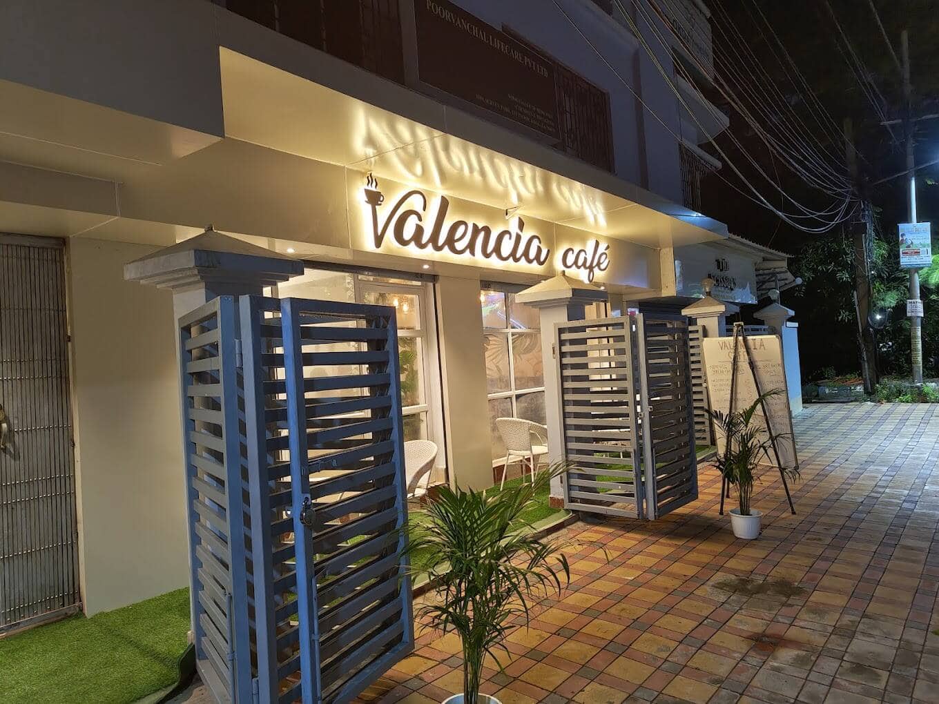 Book table and online reservation at Valencia Cafe, Santoshpur, Kolkata