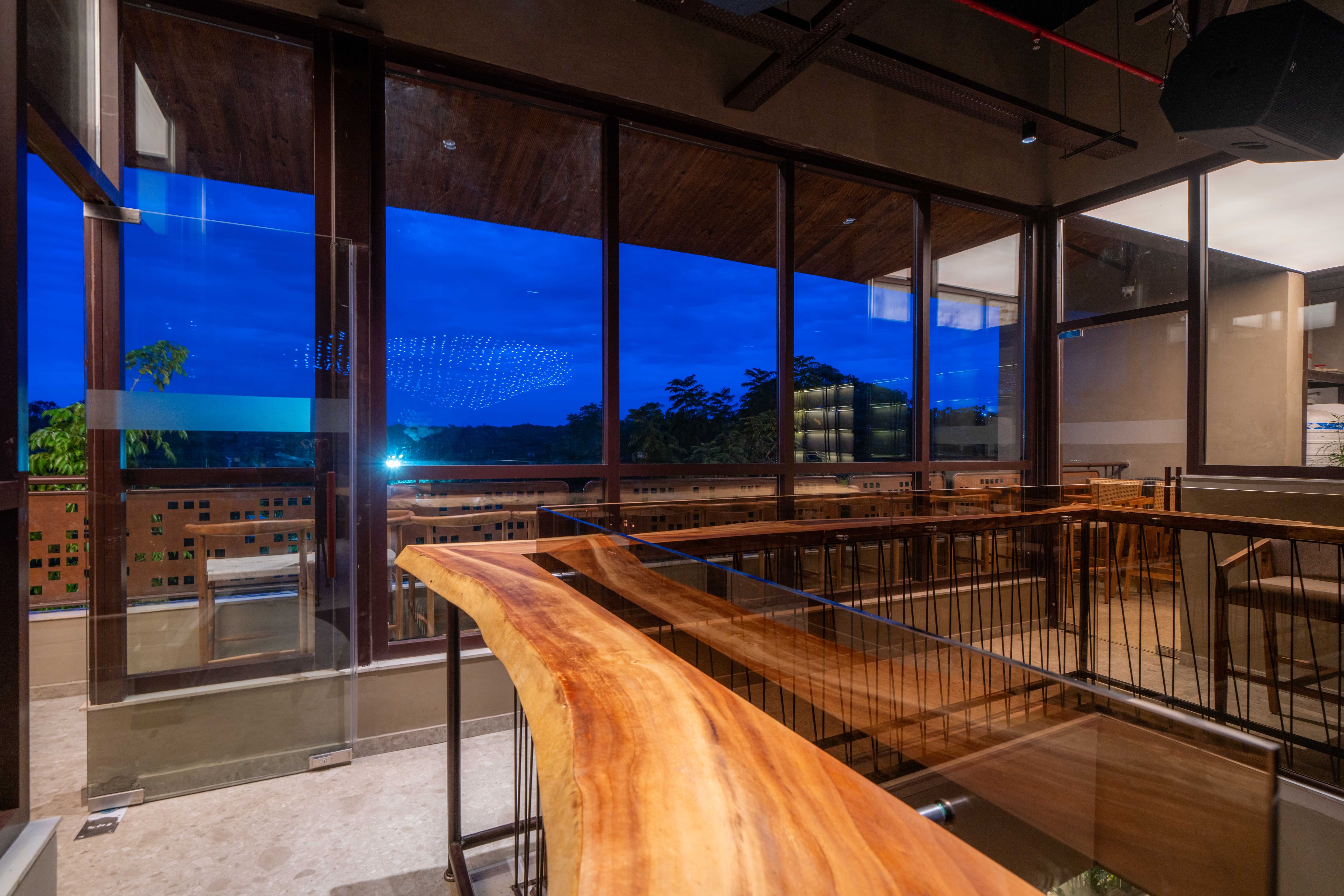 Hoist Bar & Kitchen, Banjara Hills, Hyderabad | Zomato