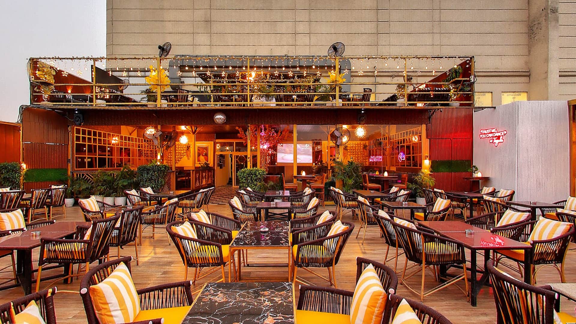 7 Barrel Brew Pub, DLF Phase 1, Gurgaon | Zomato