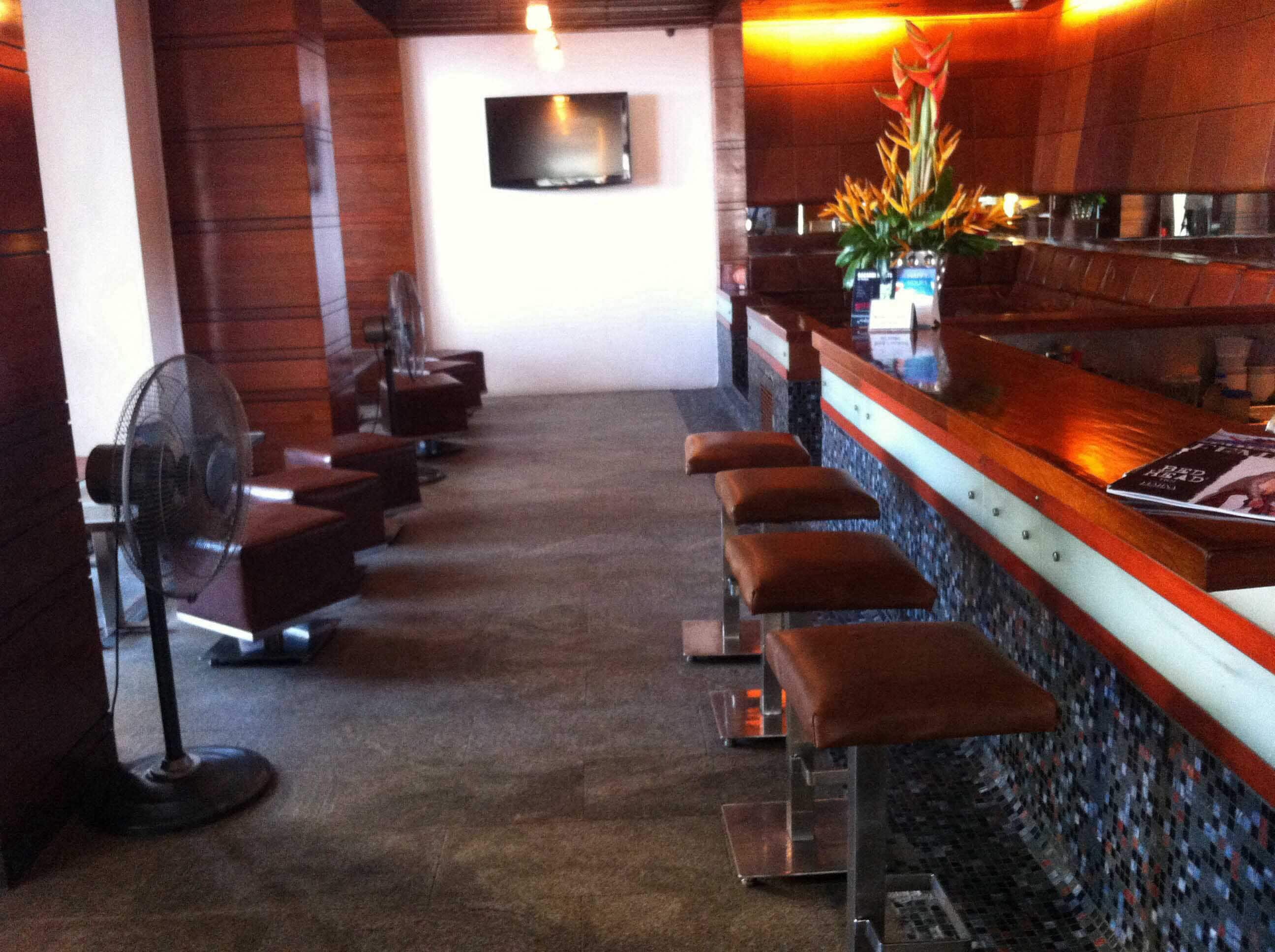 Book table and online reservation at Risque, White Town, Puducherry