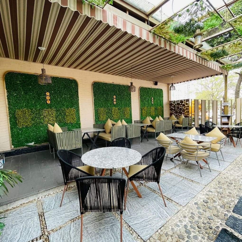 Bootleggers Lounge & Kitchen, Vaishali Nagar order online - Zomato