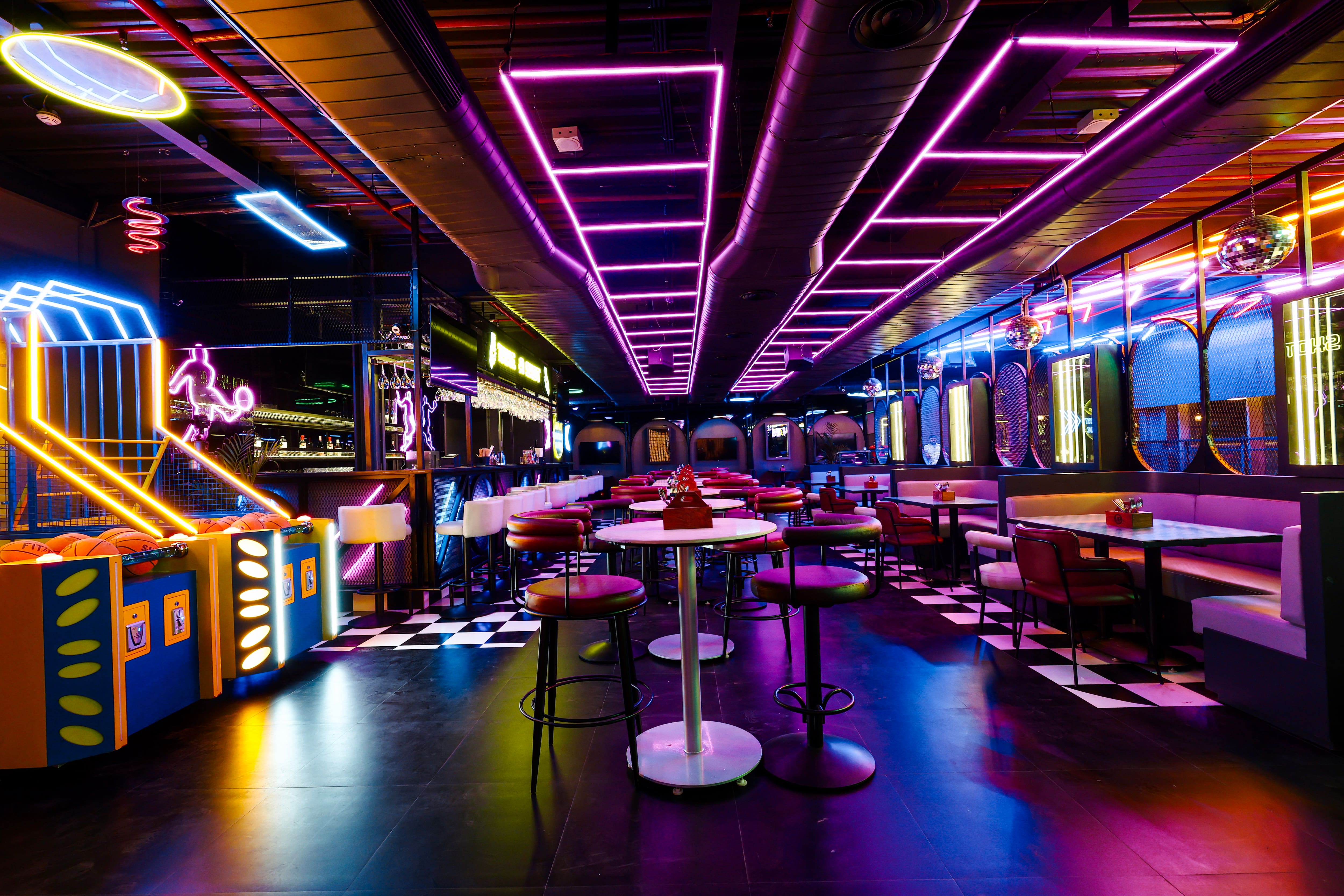 Book table and online reservation at Underdoggs, Vijay Nagar, Indore