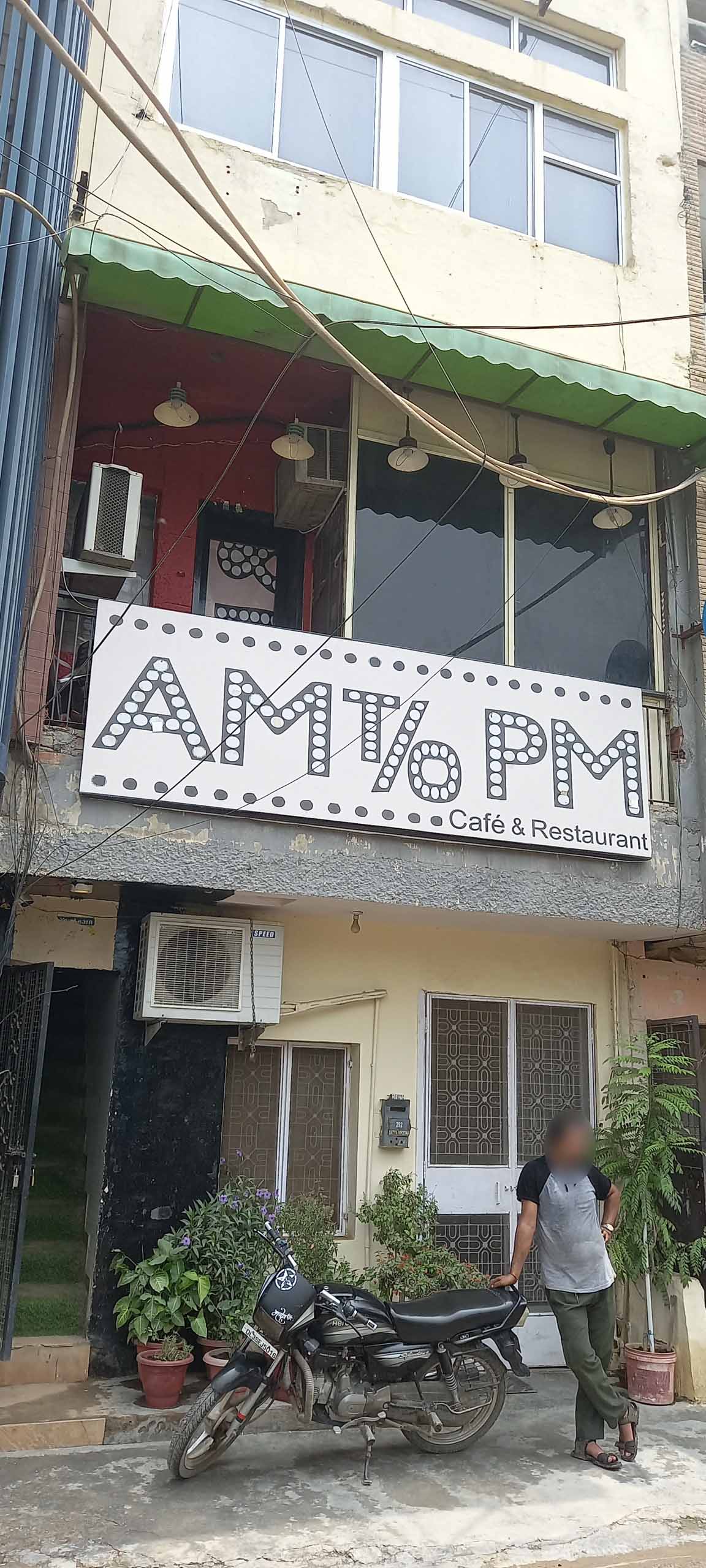 AM To PM Cafe & Restaurant, Satyaniketan, New Delhi