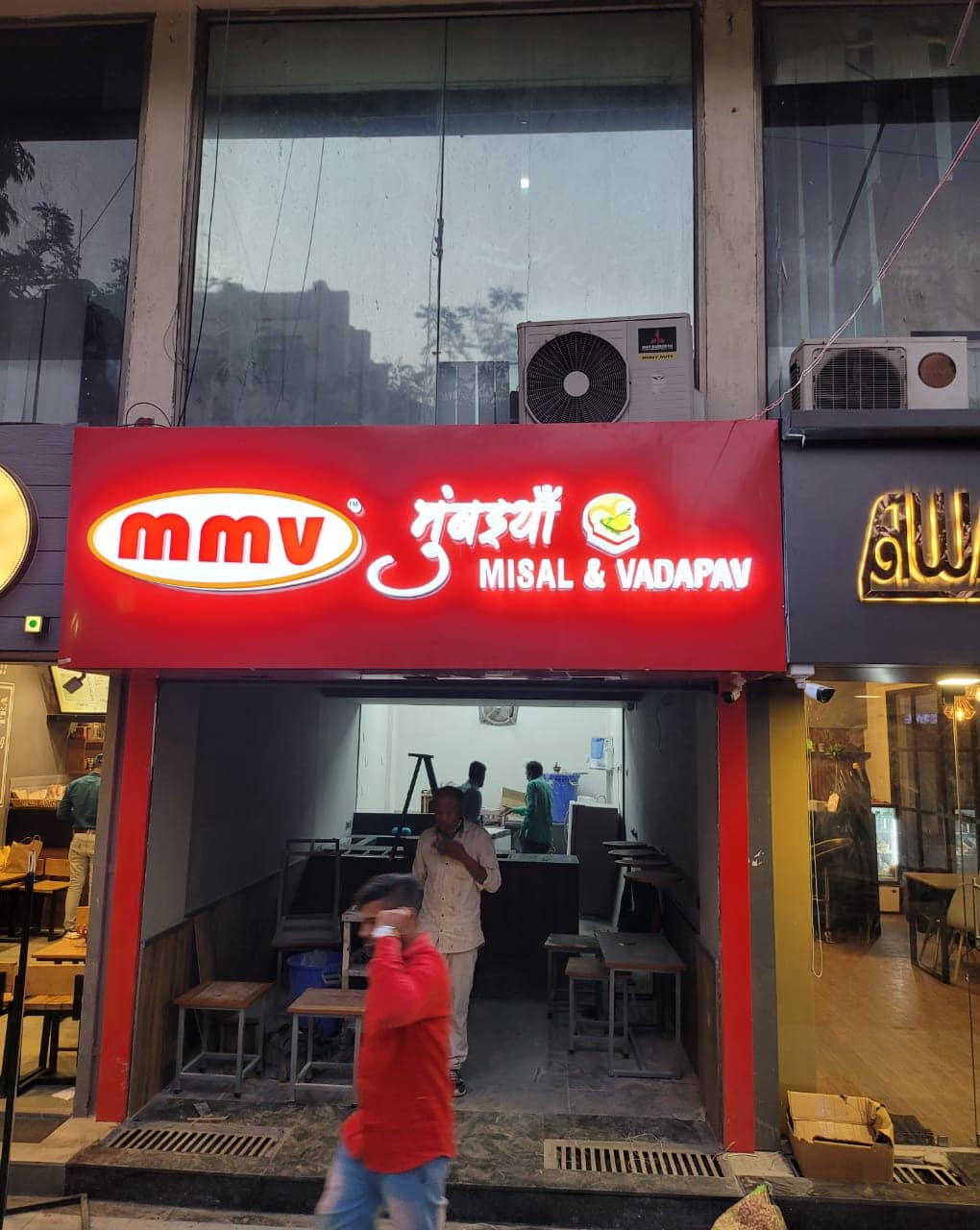 Book table and online reservation at Mumbaiya Misal & Vadapav, Ashram ...