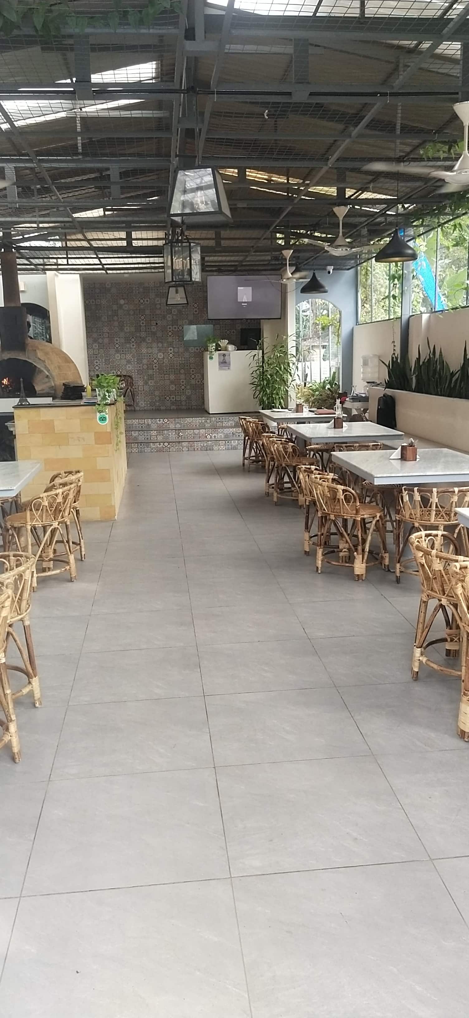 Canvas Restaurant & Pizzeria, Fort Kochi, Kochi | Zomato