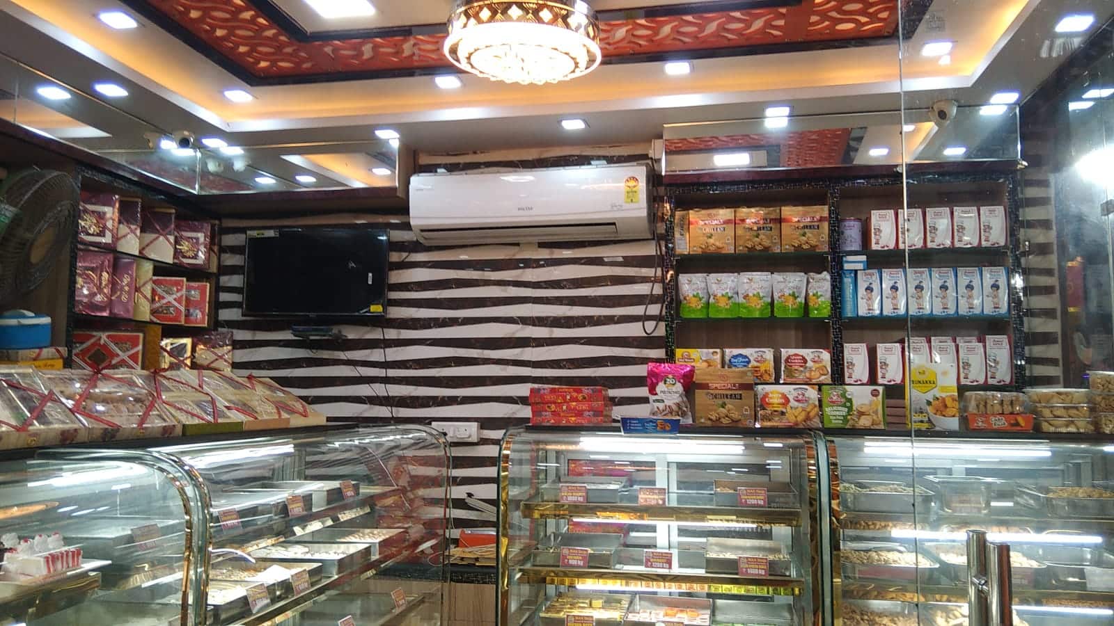 Maa Durga Sweets And Dairy, Charbagh, Lucknow | Zomato