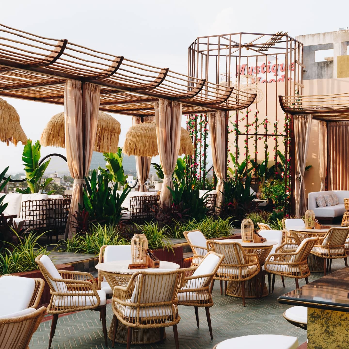 Klinq - Cocktails & Cuisine, Viman Nagar, Pune | Zomato