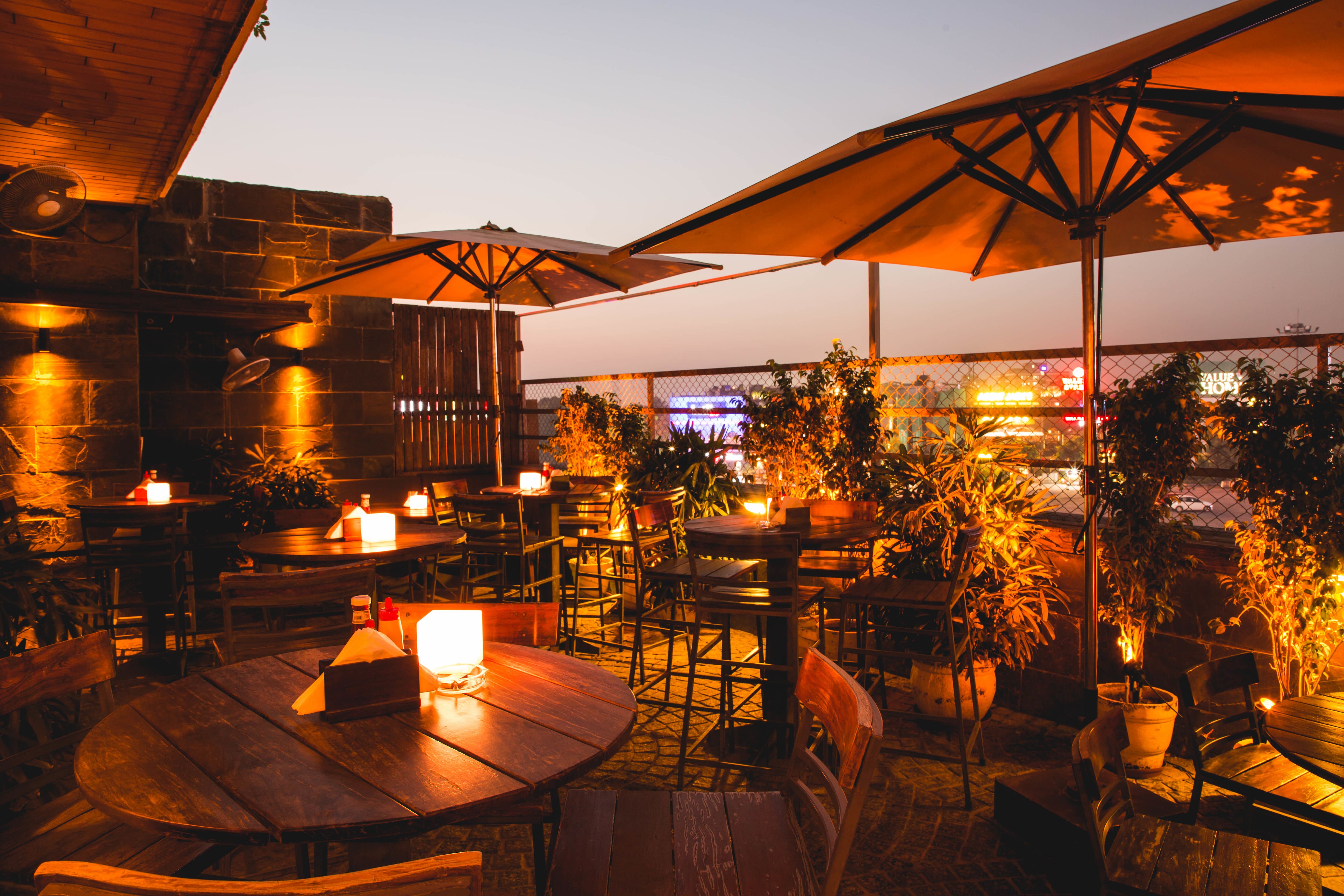 Downtown - Diners & Living Beer Cafe, Sector 29, Gurgaon