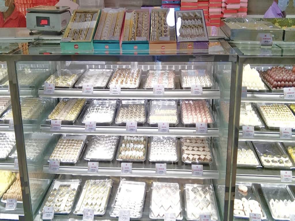 Om Sweets & Snacks, Jail Road, New Delhi | Zomato