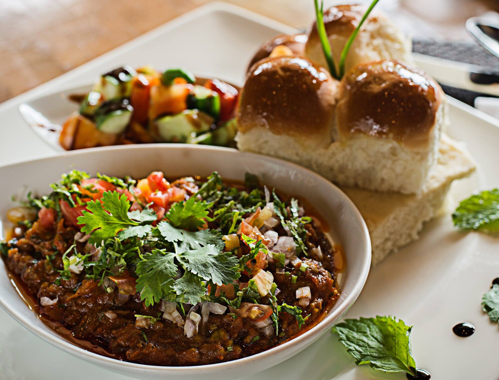 Machan - The Taj Mahal Hotel, Mansingh Road, New Delhi - Zomato