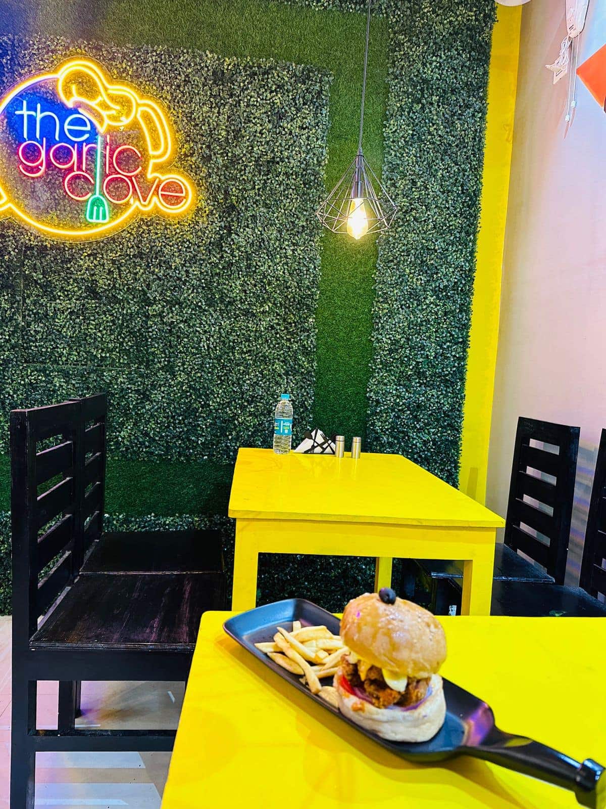 Book table and online reservation at The Garlic Clove, Sinthi, Kolkata