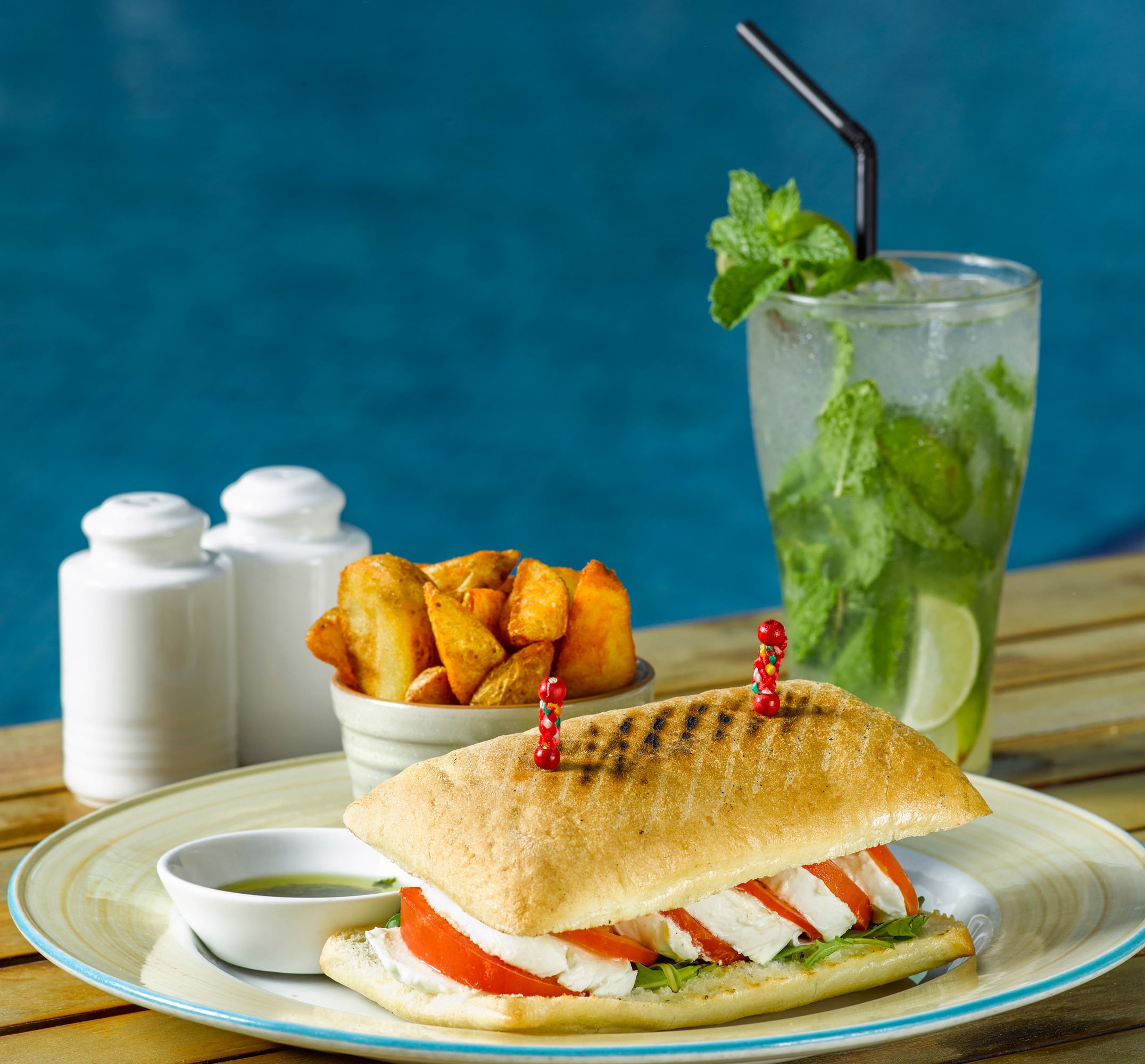 Oasis Pool & Bar - Millennium Airport Hotel Dubai, Al Garhoud, Dubai ...