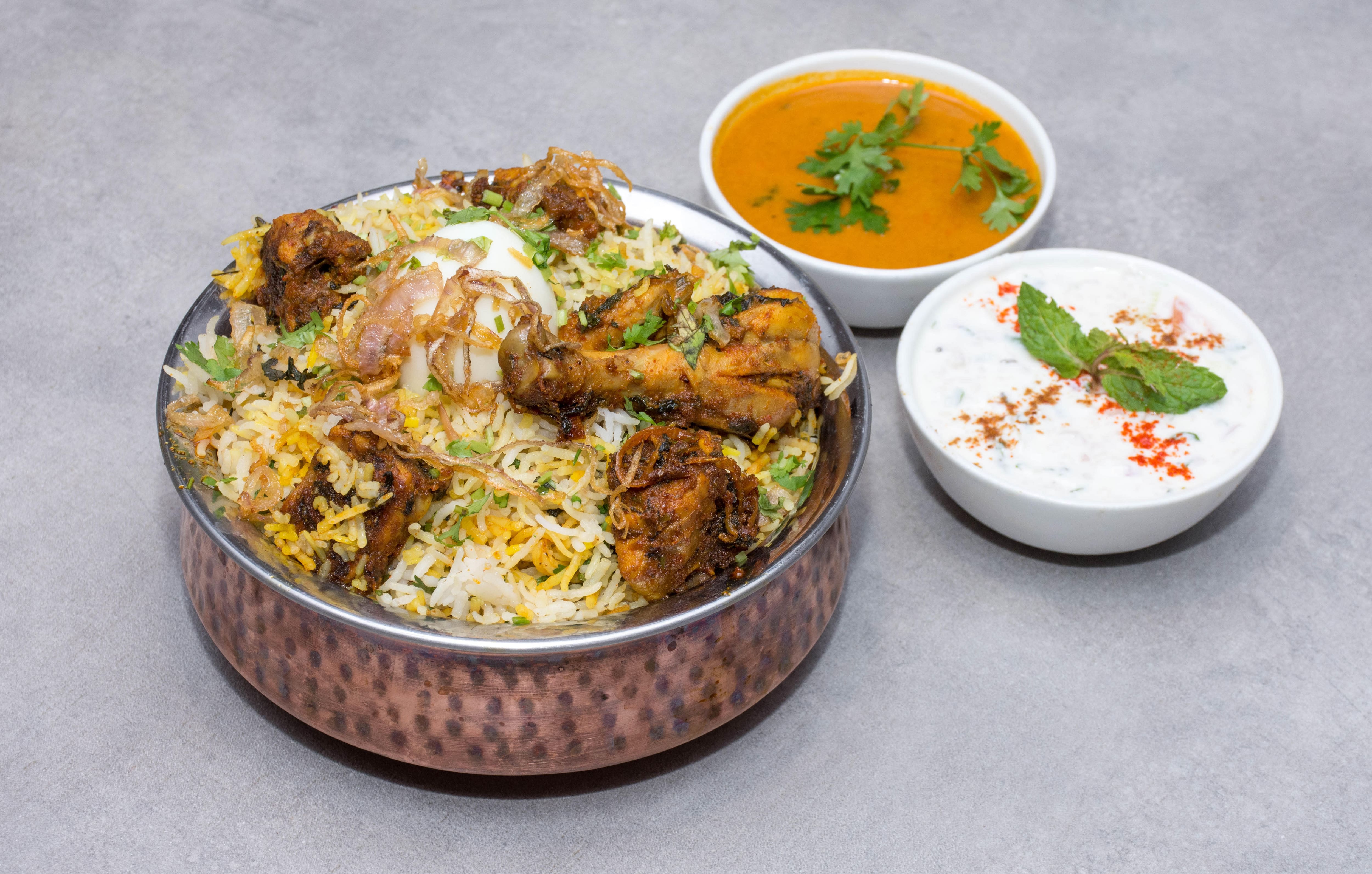 Waves Food Court, Kirlampudi Layout order online - Zomato