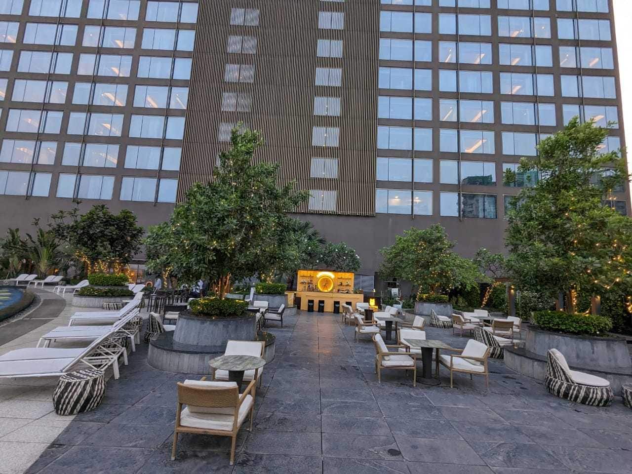 Infinity Pool Bar - JW Marriott, Kolkata, Science City Area, Kolkata ...