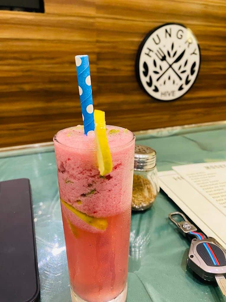 Book table and online reservation at Hungry Hive, Gomti Nagar, Lucknow