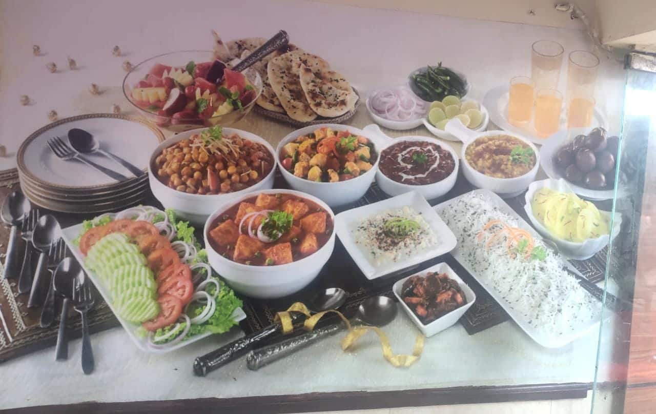 Comesum Food Plaza, Mathura Locality order online - Zomato