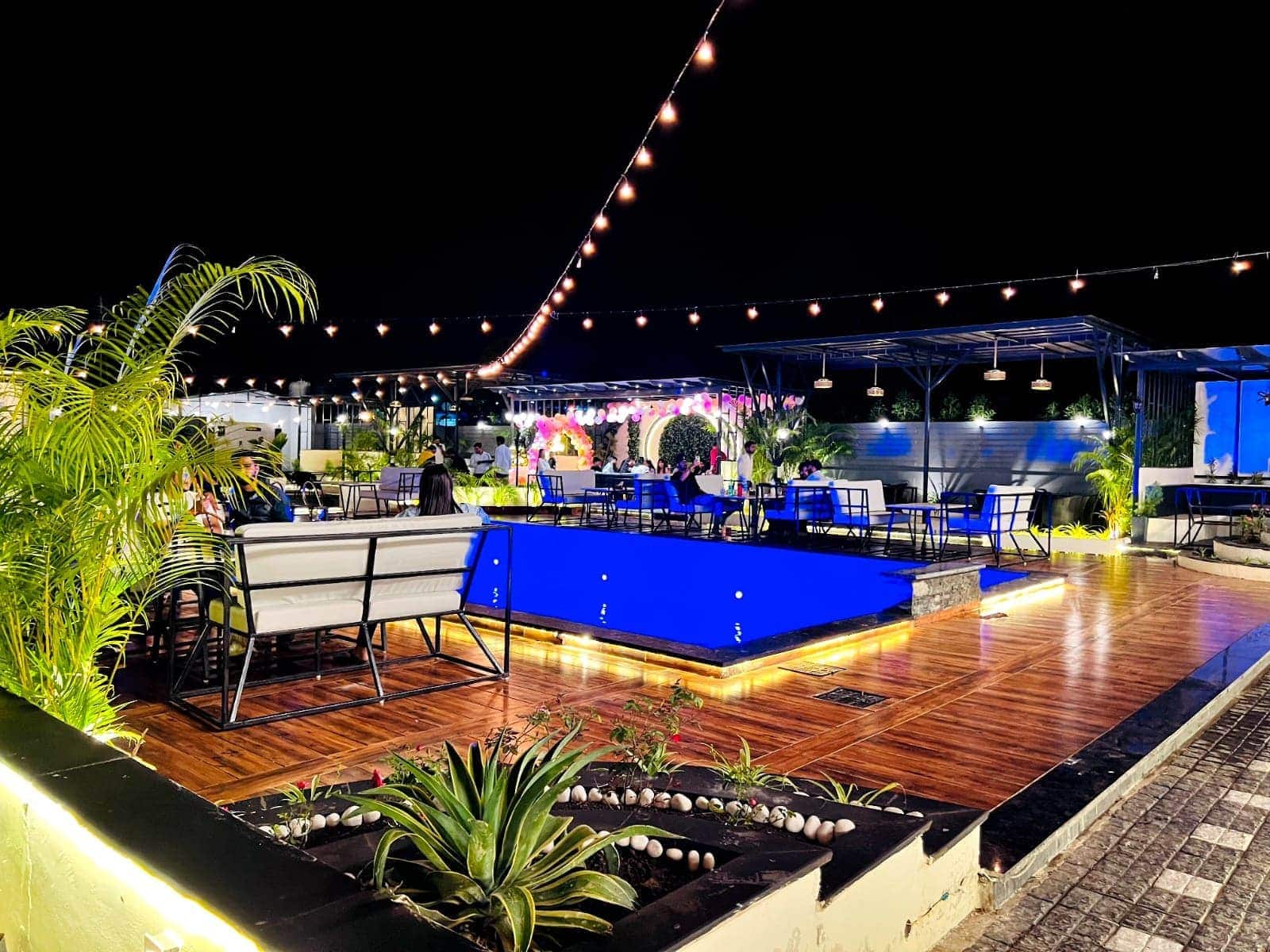 Seven Oaks Pooldeck Lounge & Restaurant, Airport Area order online - Zomato