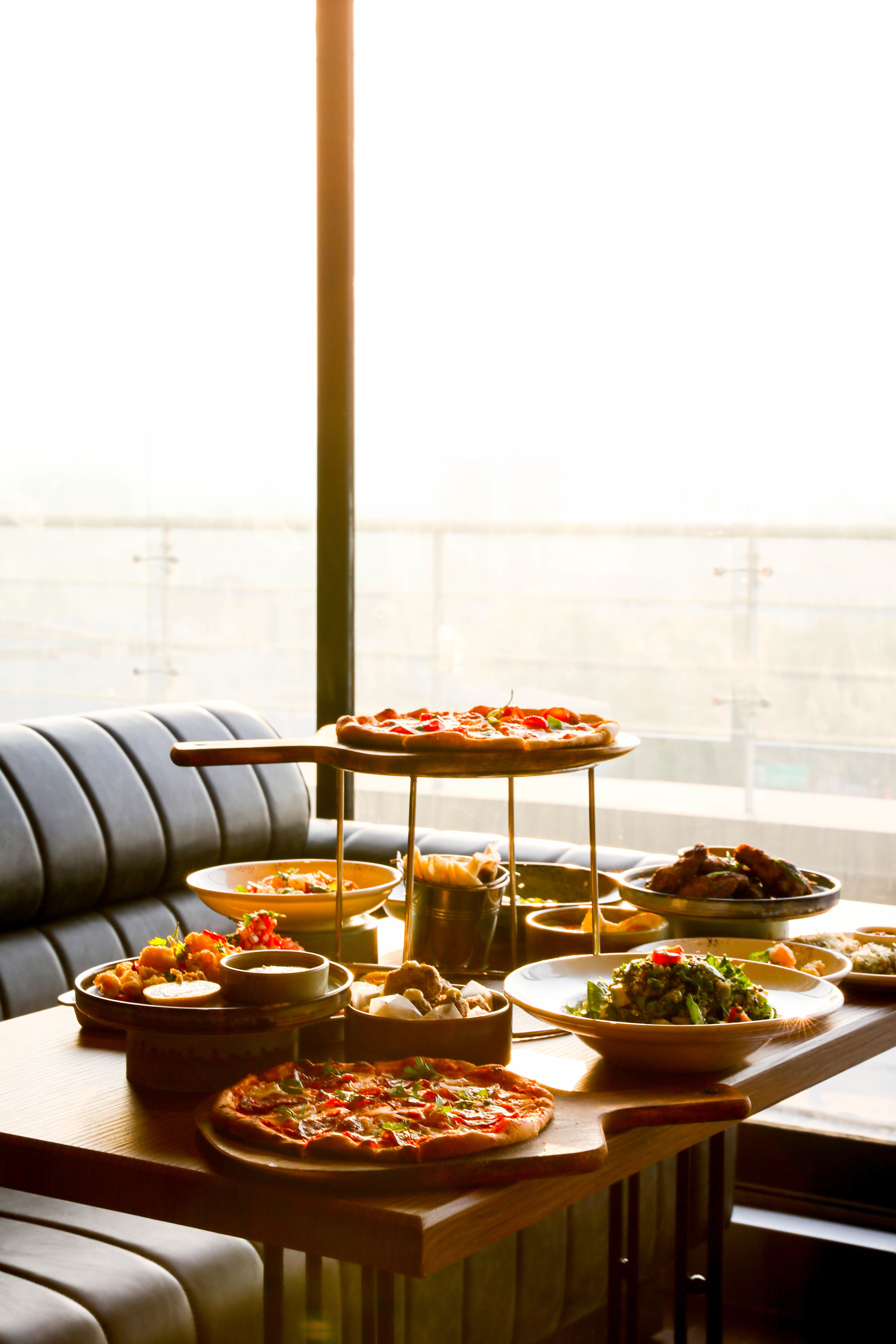 Hi Five Restaurant & Lounge - Holiday Inn Express, Dubai Knowledge Park ...